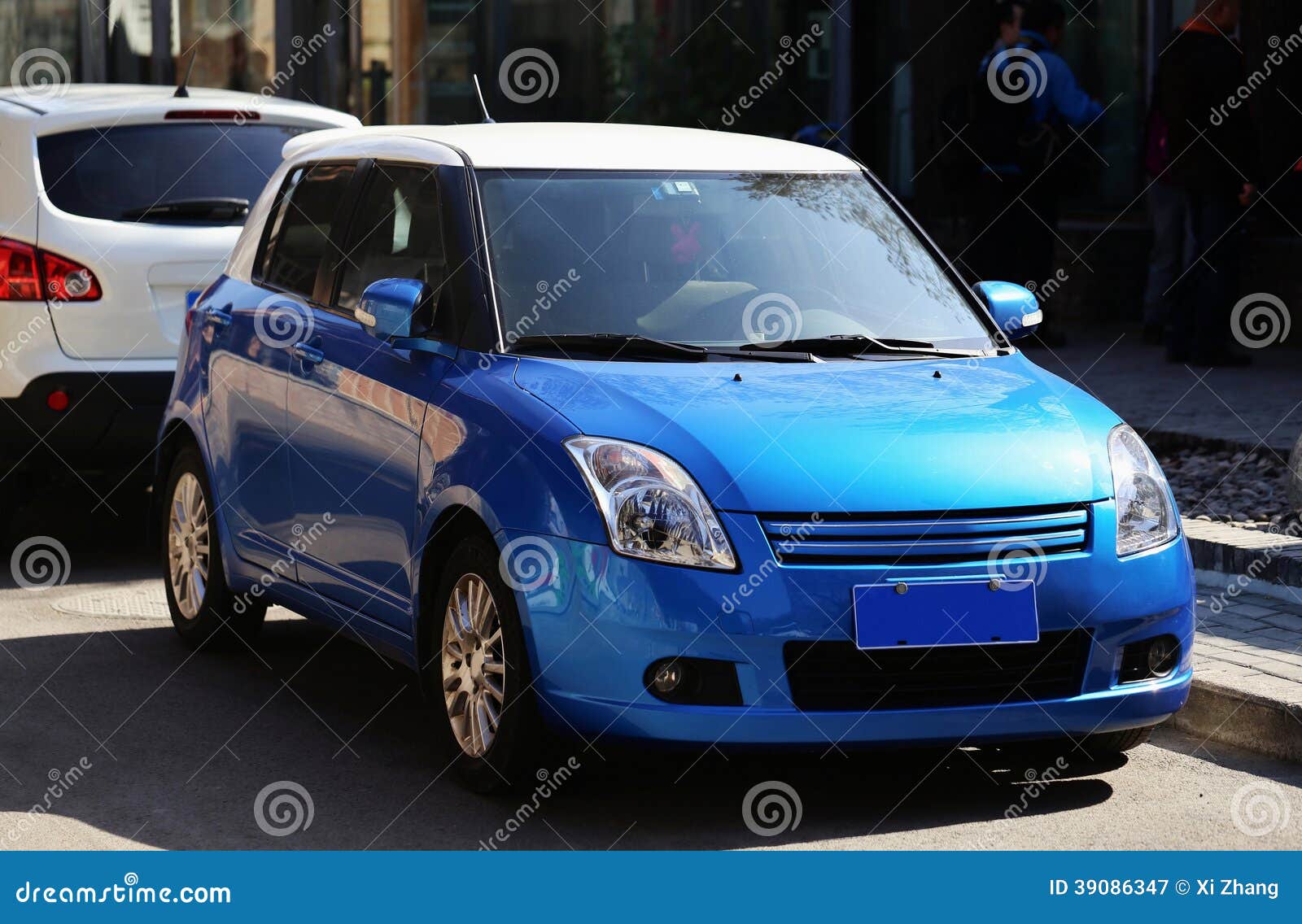 Coche azul imagen de archivo. Imagen de insignia, fachada - 39086347