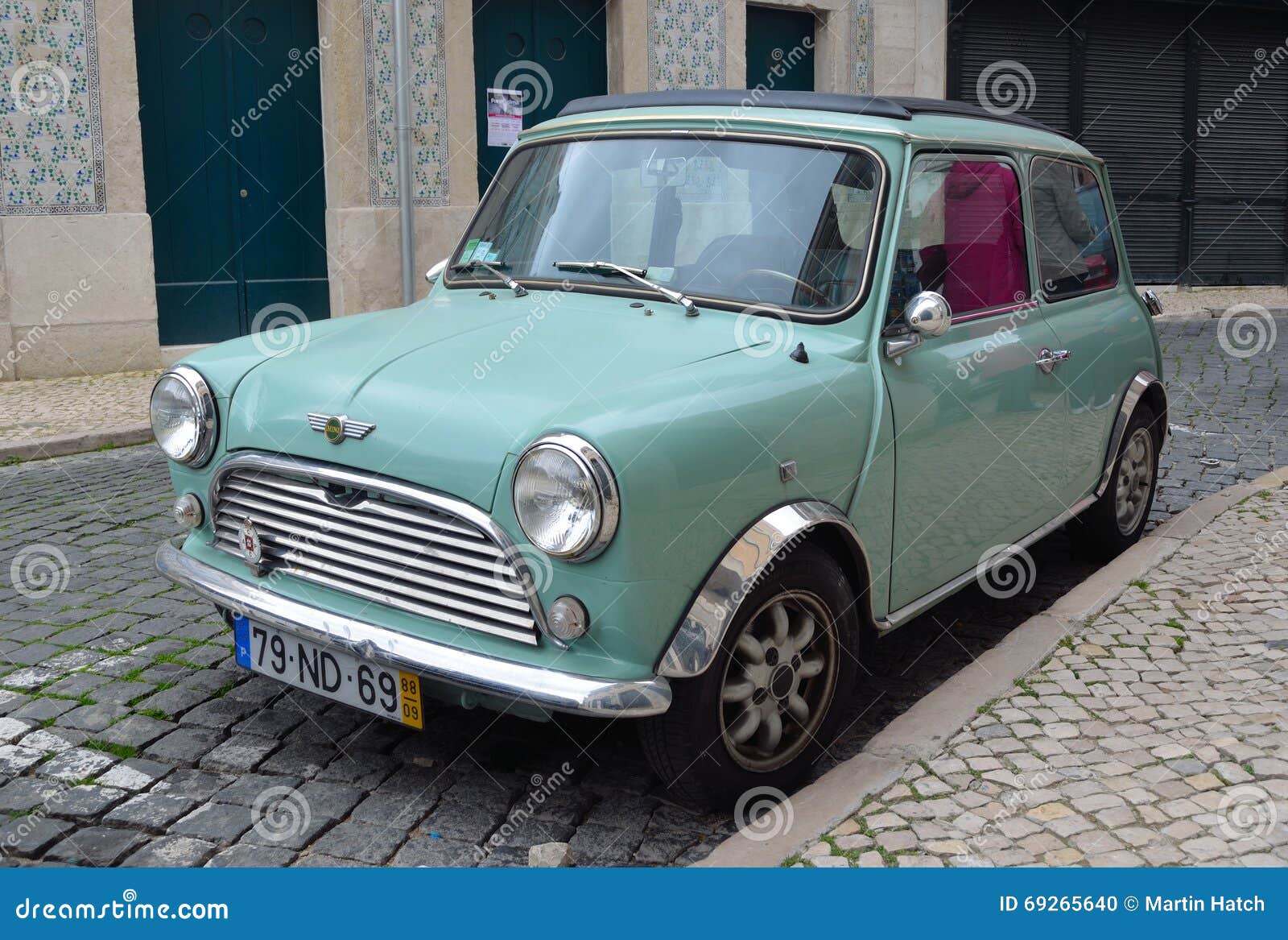 Coche Azul Claro Clásico De Austin Mini Imagen editorial - Imagen de ...