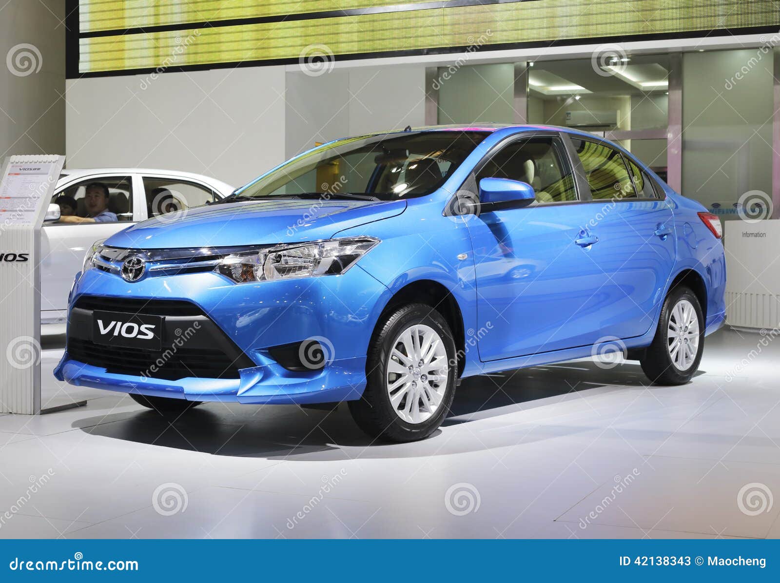 Coche Azul De Los Vios De Toyota Foto de archivo editorial - Imagen de ...