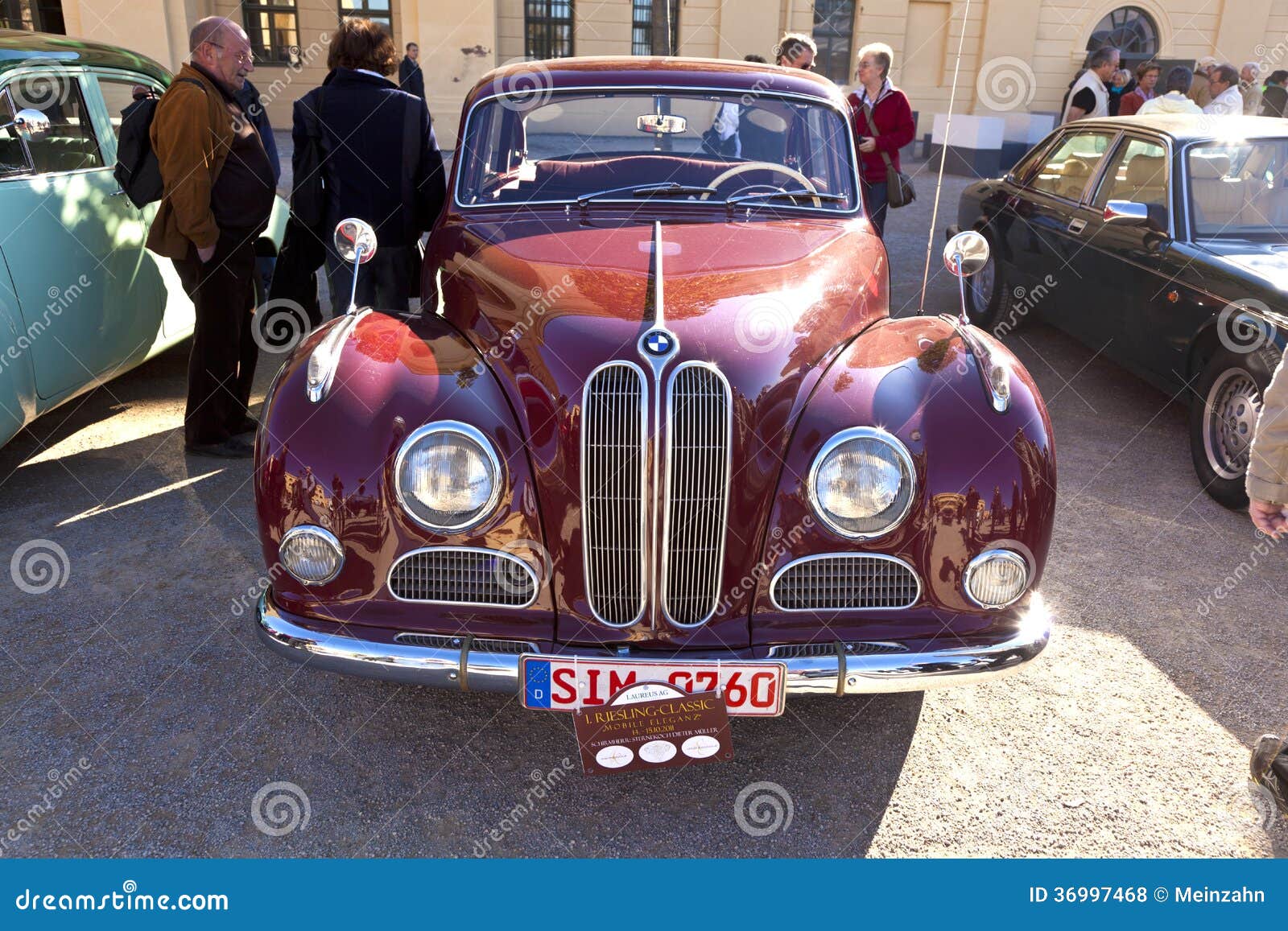 Coche Clásico BMW En La Flor De BUGA Foto de archivo editorial - Imagen ...