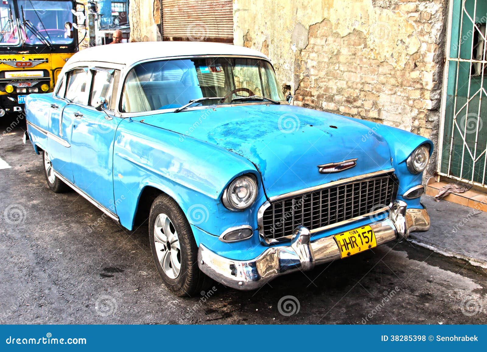 Coche cubano viejo foto de archivo editorial. Imagen de azul - 38285398