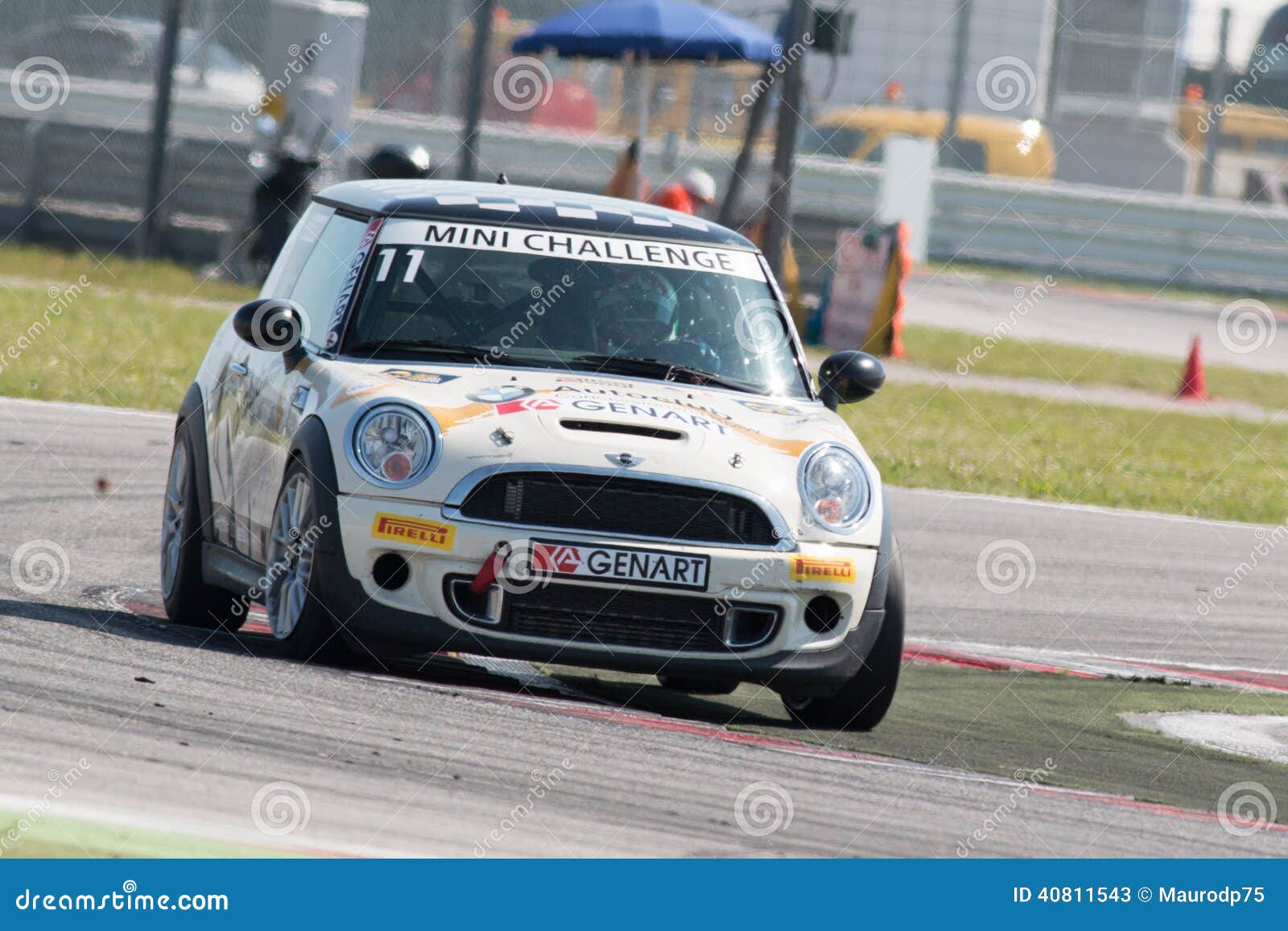 Coche De Carreras De Mini Cooper S Sv31 Foto de archivo editorial ...