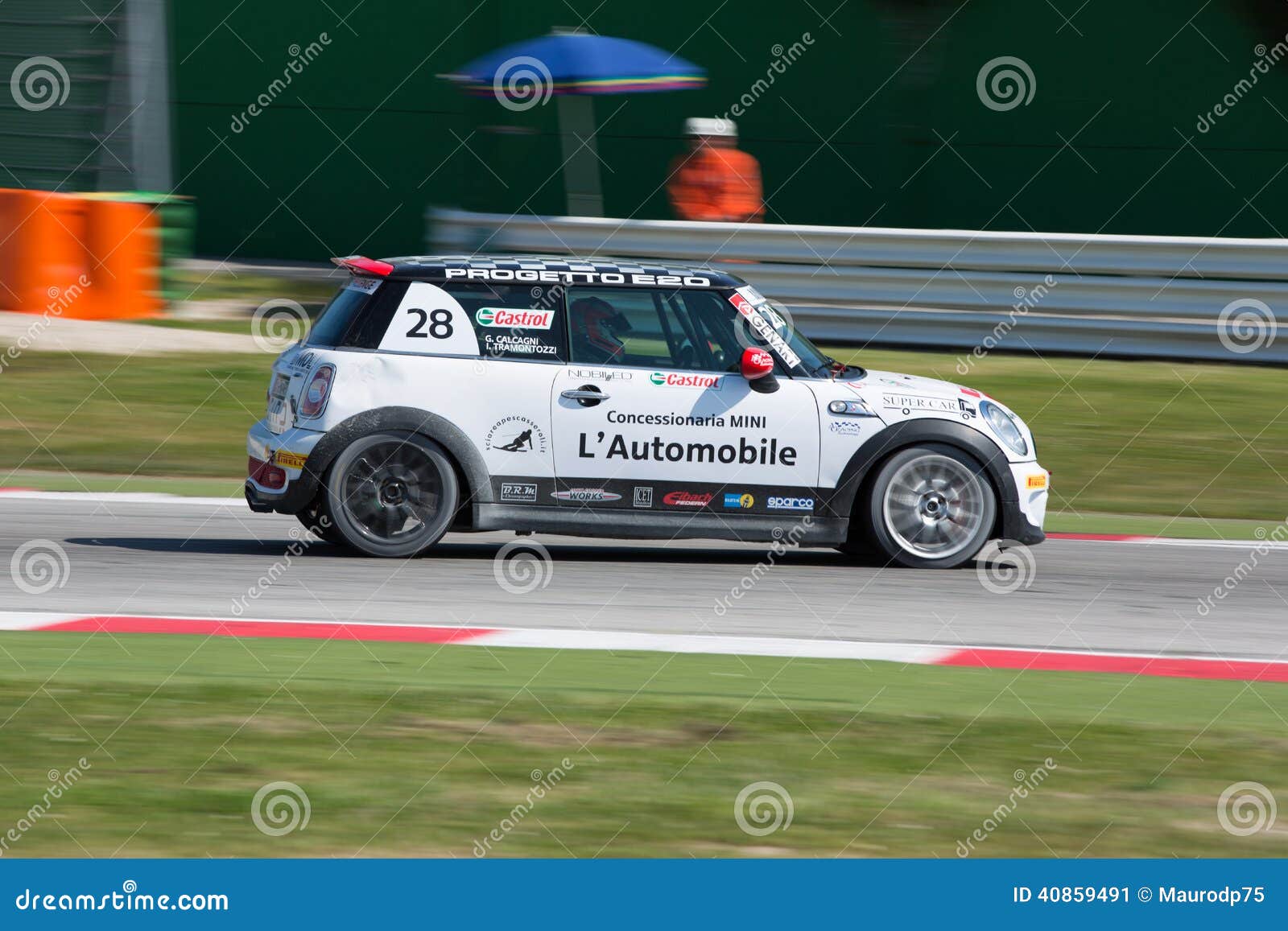 Coche De Carreras De Mini Cooper S Sv31 Foto editorial - Imagen de alto ...