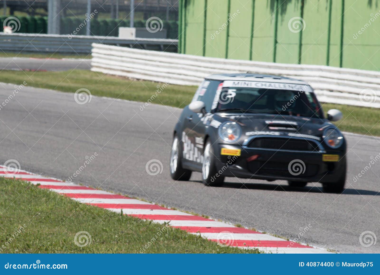 Coche De Carreras De Mini Cooper S Sv31 Imagen editorial - Imagen de ...