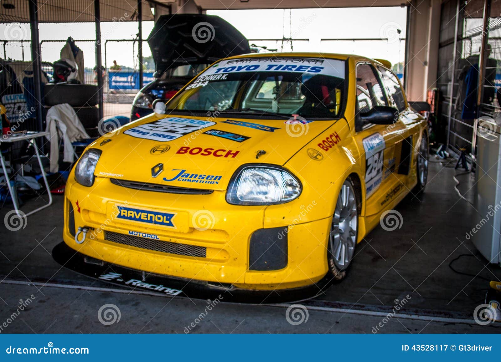 Coche De Competición De Renault Clio V6 Fotografía editorial - Imagen ...