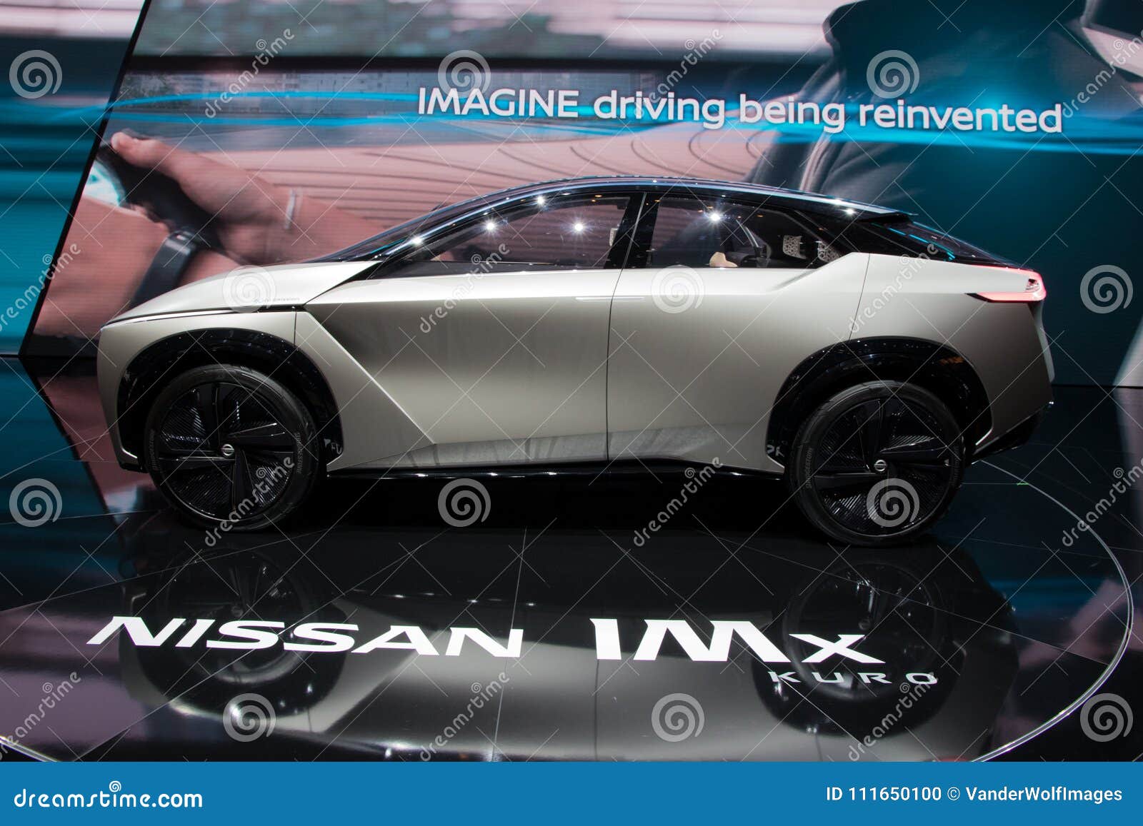 Coche de Nissan IMx Kuro imagen editorial. Imagen de concepto - 111650100