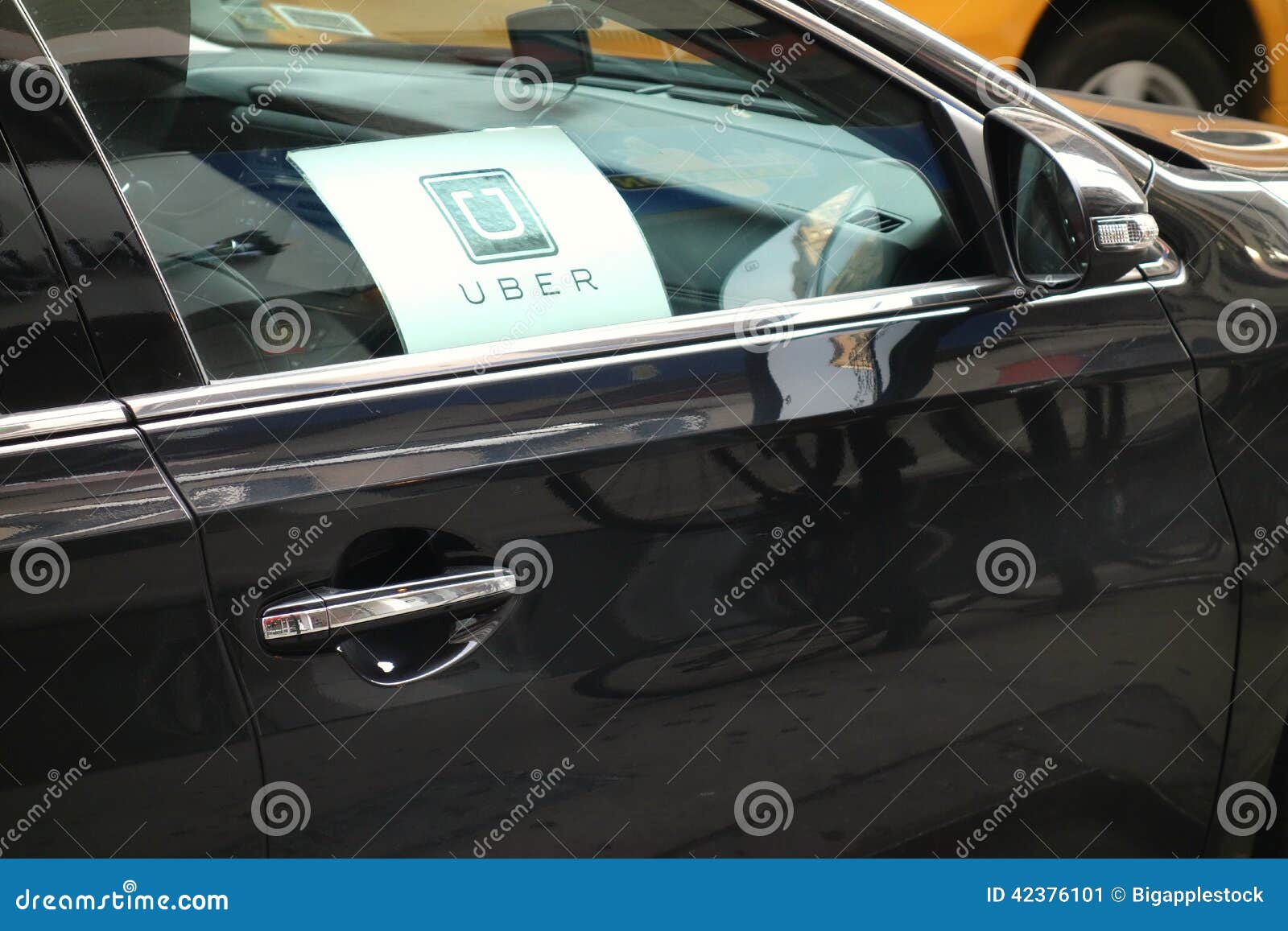 Coche de Uber foto editorial. Imagen de ciudad, taxi - 42376101