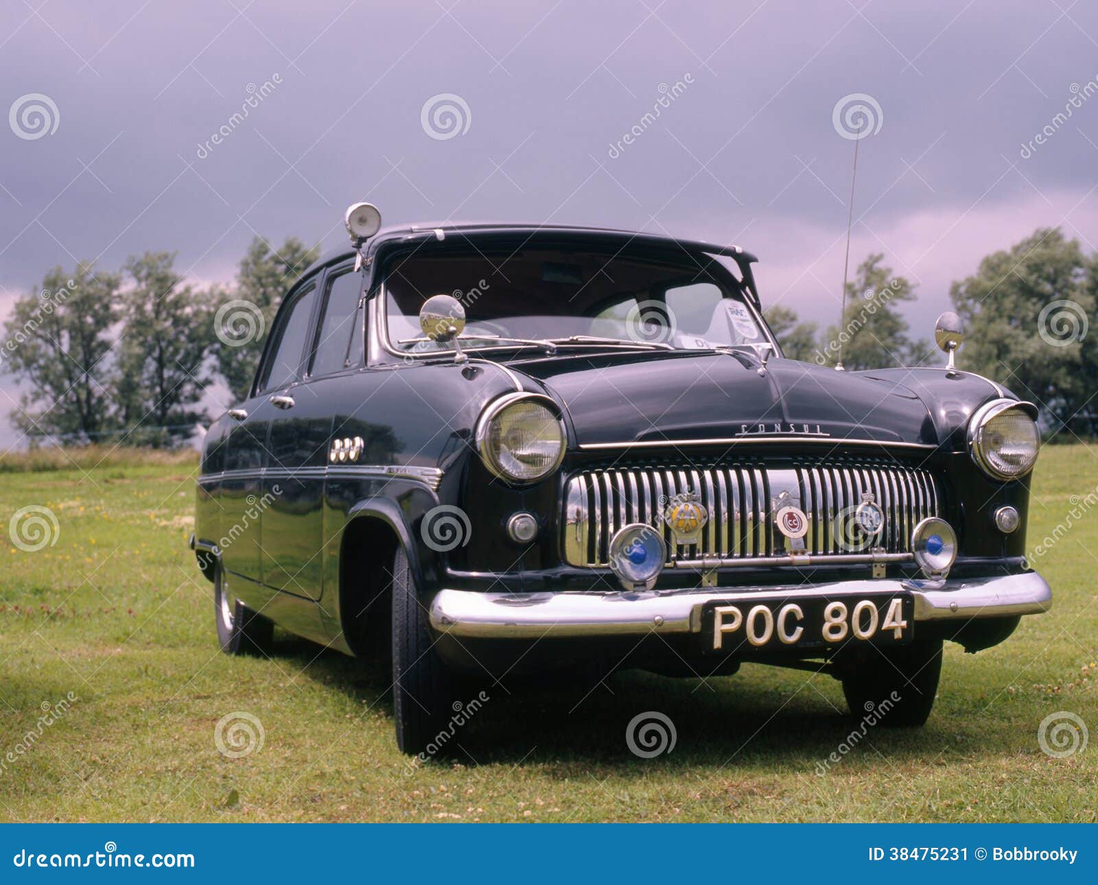 Coche Del Vintage (Ford Consul) Foto editorial - Imagen de doméstico ...