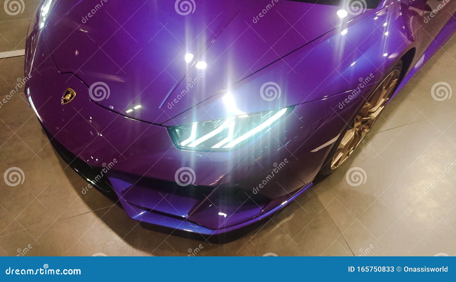 Coche morado Lamborghini foto de archivo editorial. Imagen de tapa ...