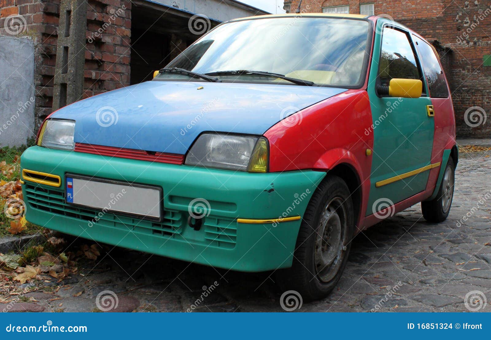 Coche multicolor foto de archivo. Imagen de coloreado - 16851324