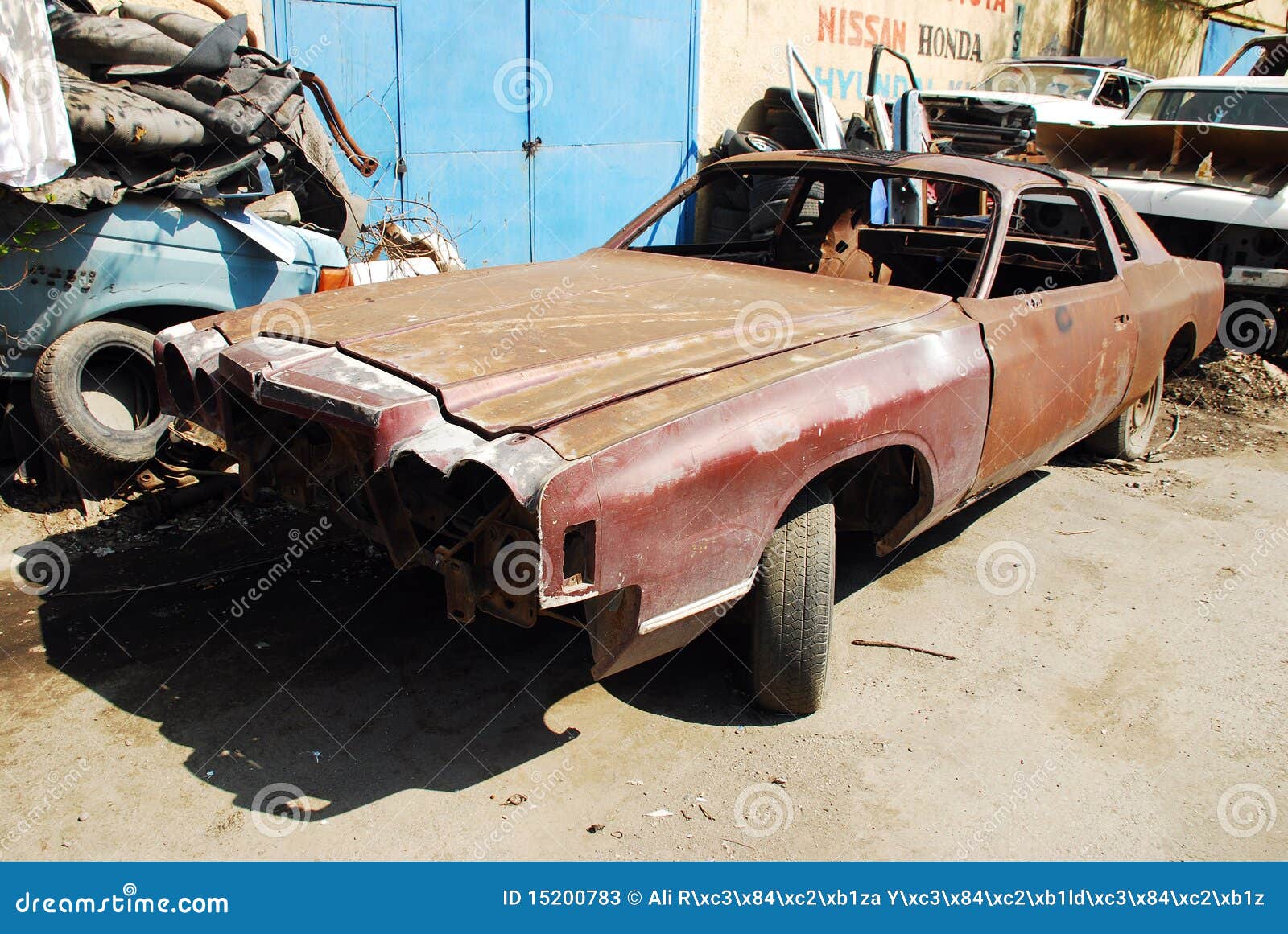 Coche oxidado viejo foto de archivo editorial. Imagen de junkyard ...