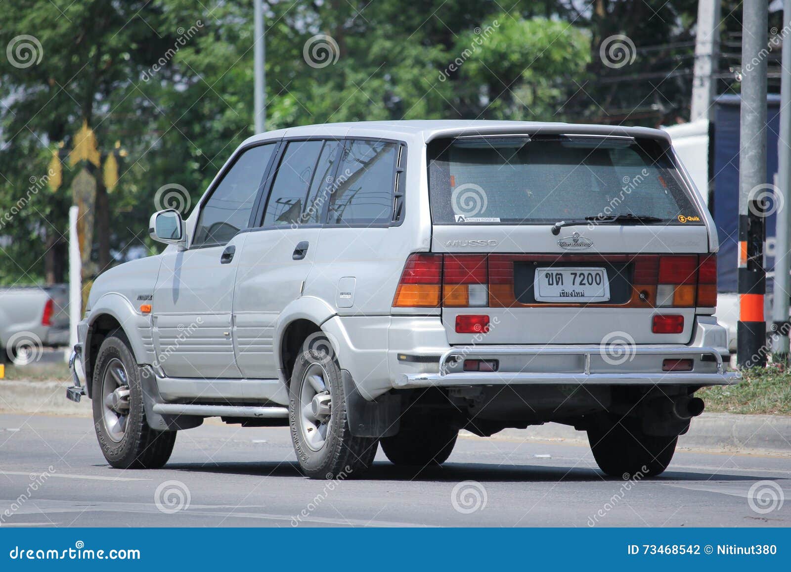 Coche Privado Del Suv, Benz Musso Fotografía editorial - Imagen de ...