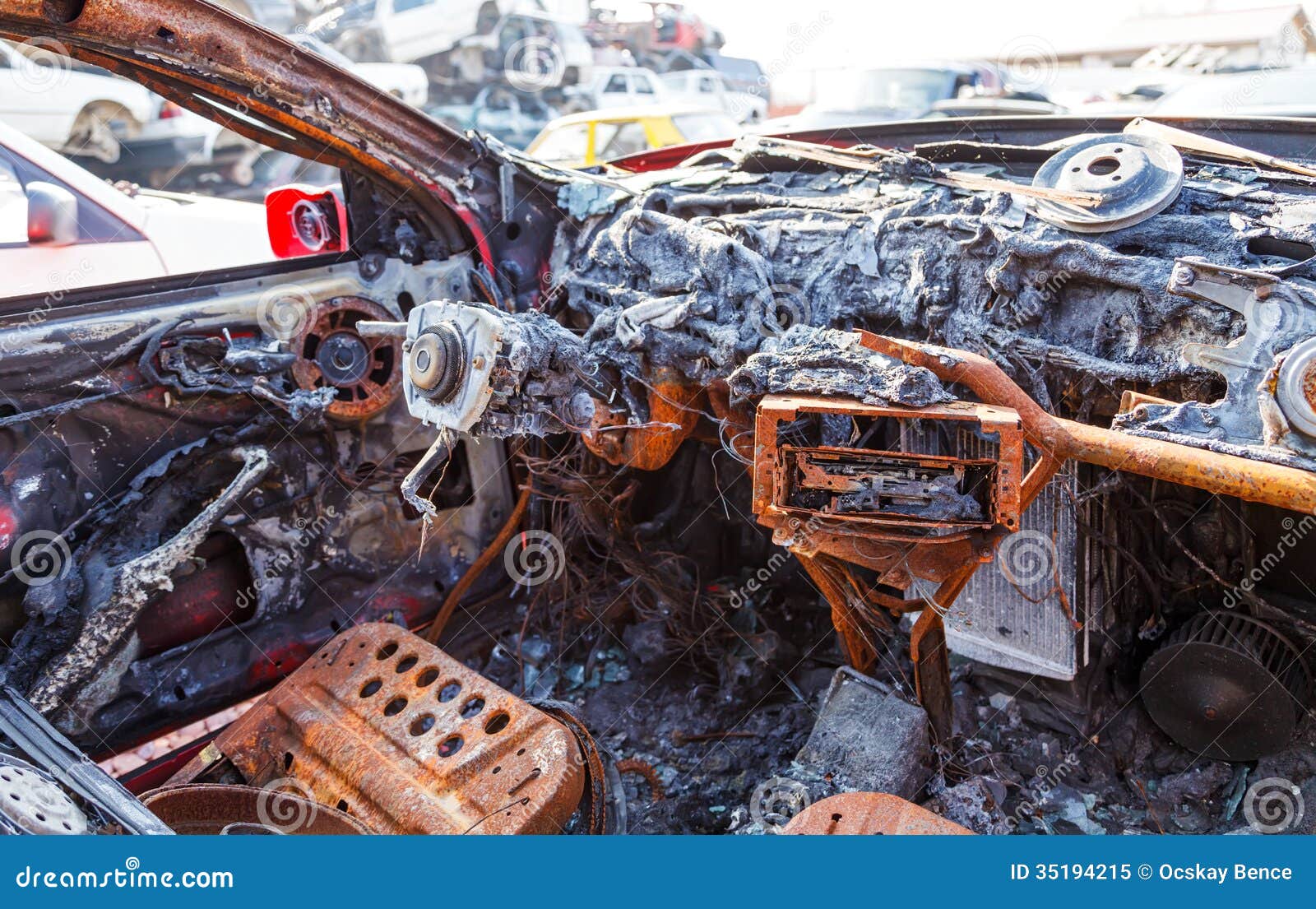 Coche quemado imagen de archivo. Imagen de incidente - 35194215