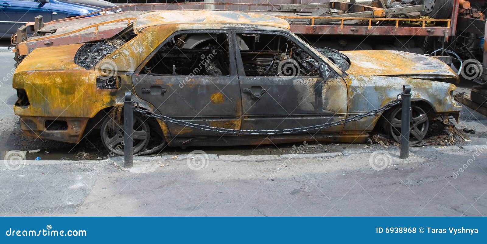 Coche quemado foto de archivo. Imagen de pérdida, horizontal - 6938968