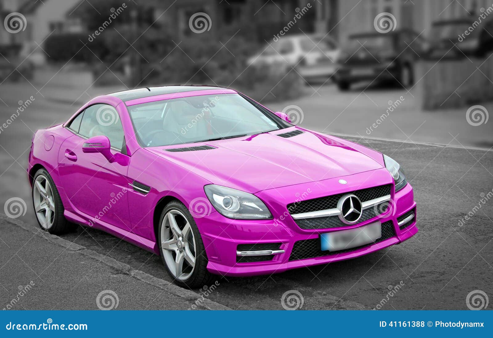 Coche Rosado De Lujo De Mercedes Slk200 Foto de archivo editorial ...
