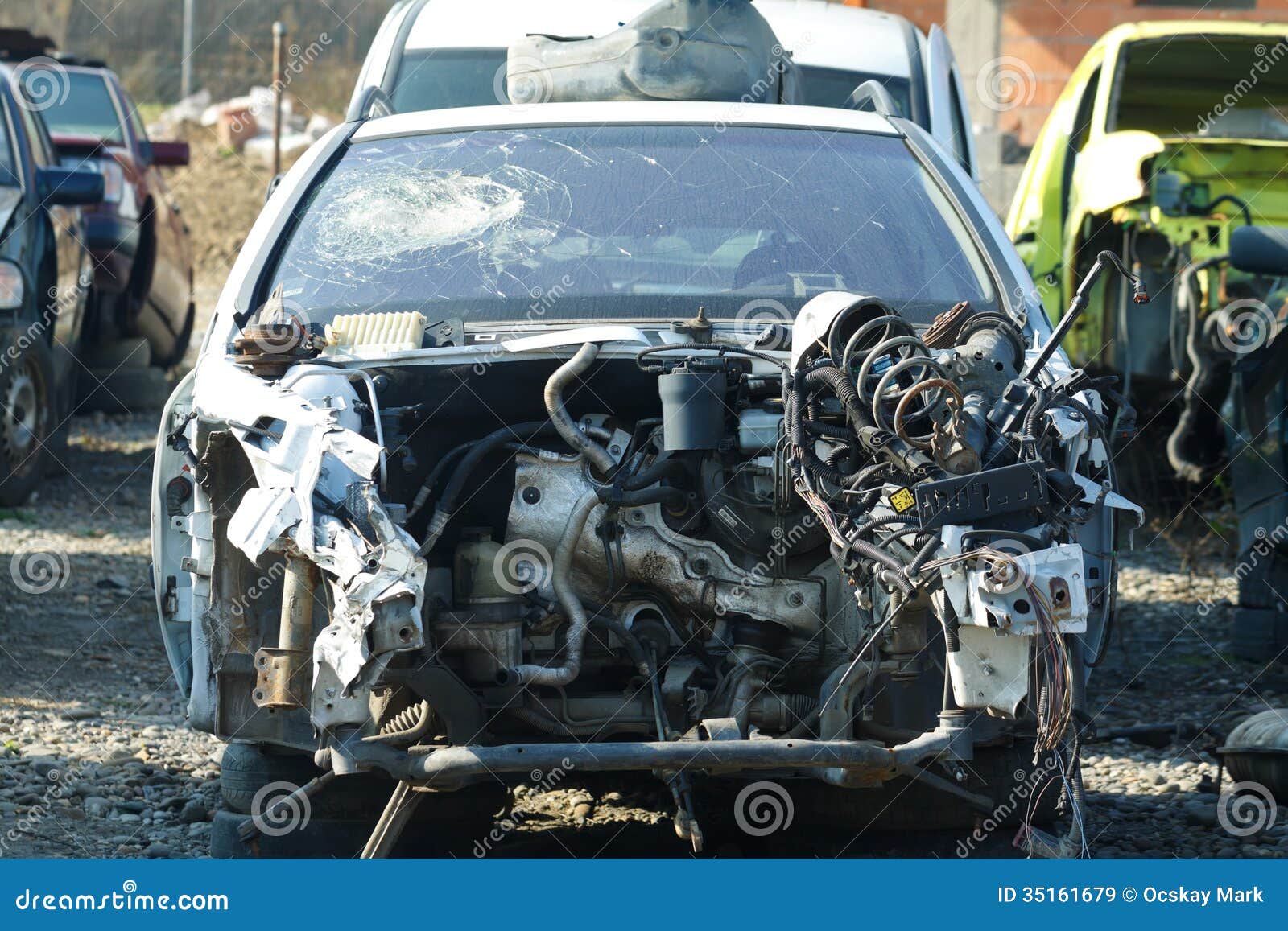 Coche roto imagen de archivo. Imagen de motor, peligroso - 35161679