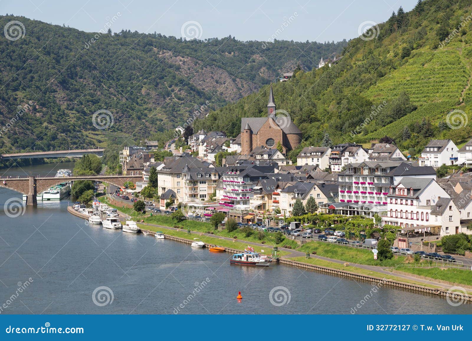 Cochem Langs Rivier Moezel in Duitsland Stock Afbeelding - Image of ...