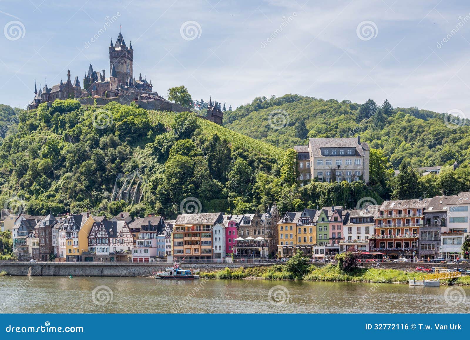 Cochem Met Kasteel Langs Rivier Moezel in Duitsland Stock Foto - Image ...