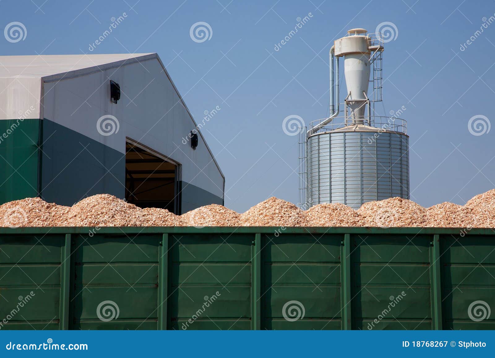 Coches con serrín imagen de archivo. Imagen de industria - 18768267