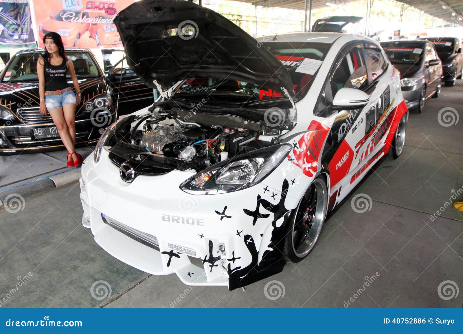 Coches modificados foto editorial. Imagen de modificado - 40752886