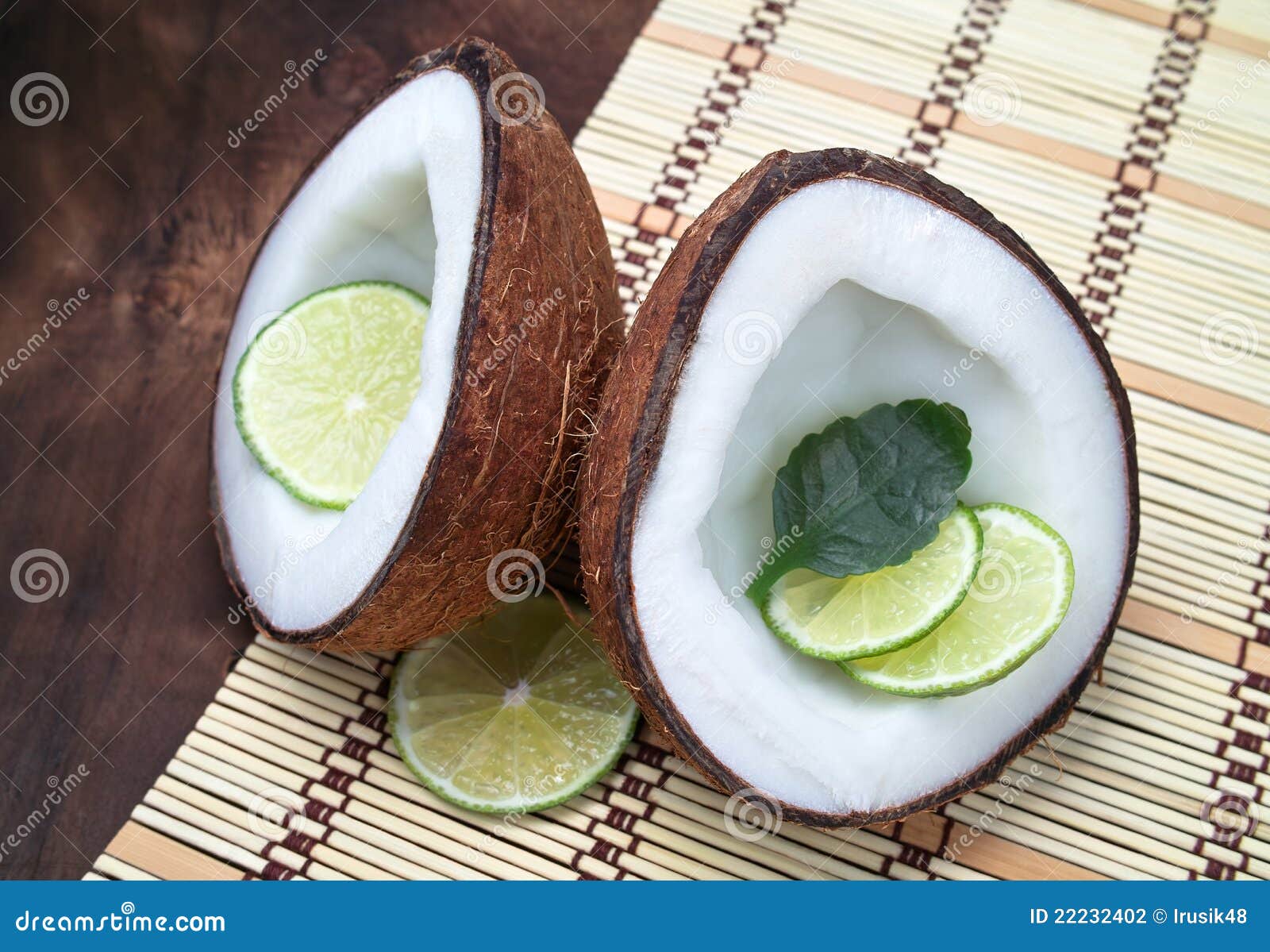 Cochi fotografia stock. Immagine di naughty, buccia, cocco - 22232402