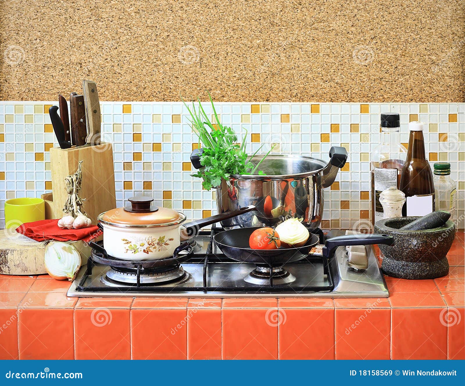 Cocina casera imagen de archivo. Imagen de hoja, moderno - 18158569
