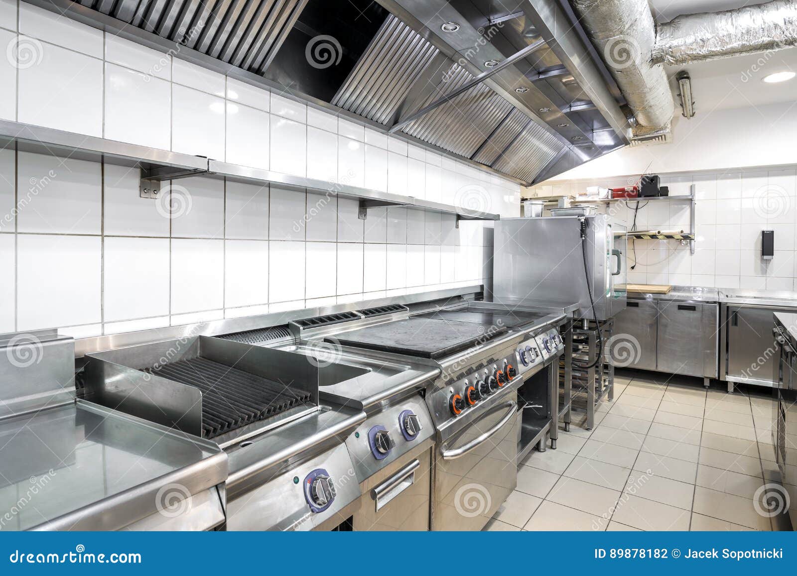 Cocina Moderna En El Restaurante Foto de archivo - Imagen de culinario ...