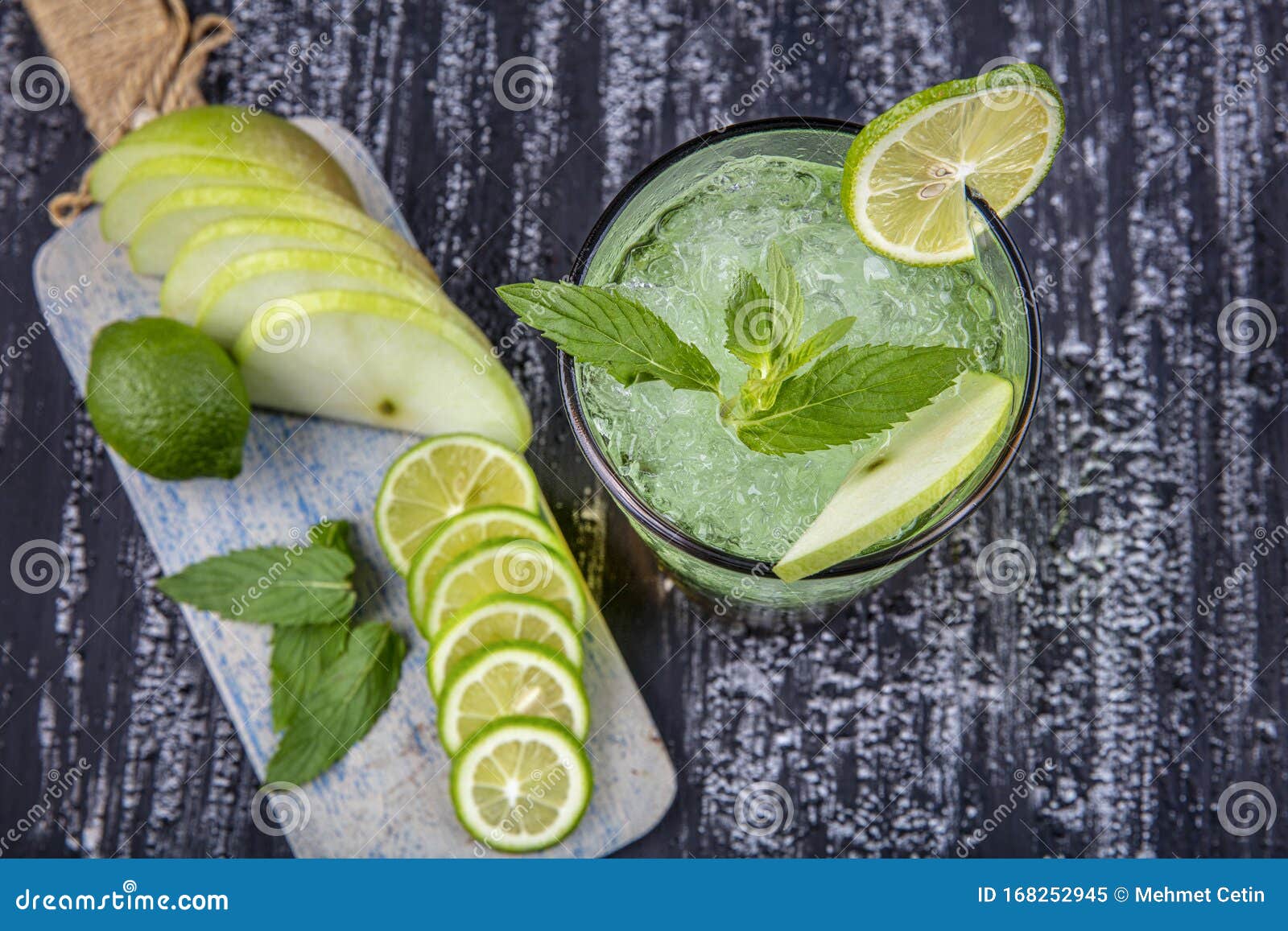 Cocina Tradicional Mojito Con Ron Blanco Lima Hielo Y Refrescos En El