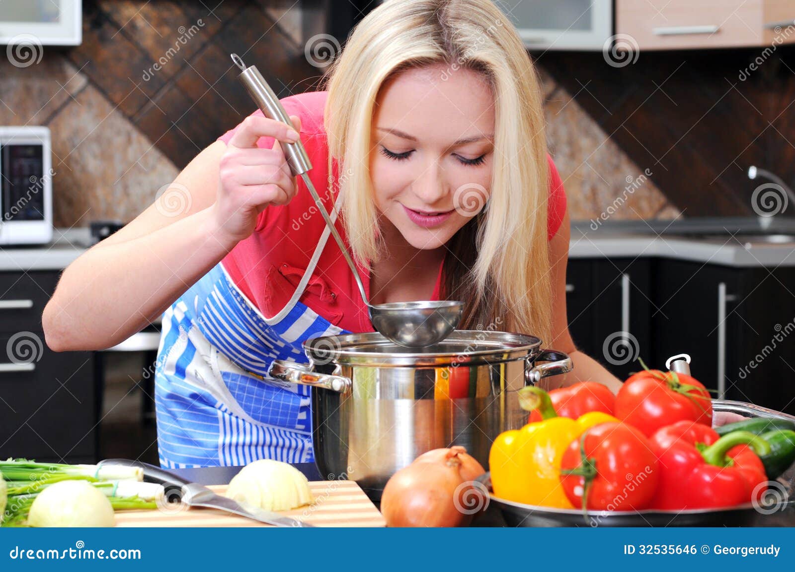Cocinar foto de archivo. Imagen de sano, cocinero, madre - 32535646