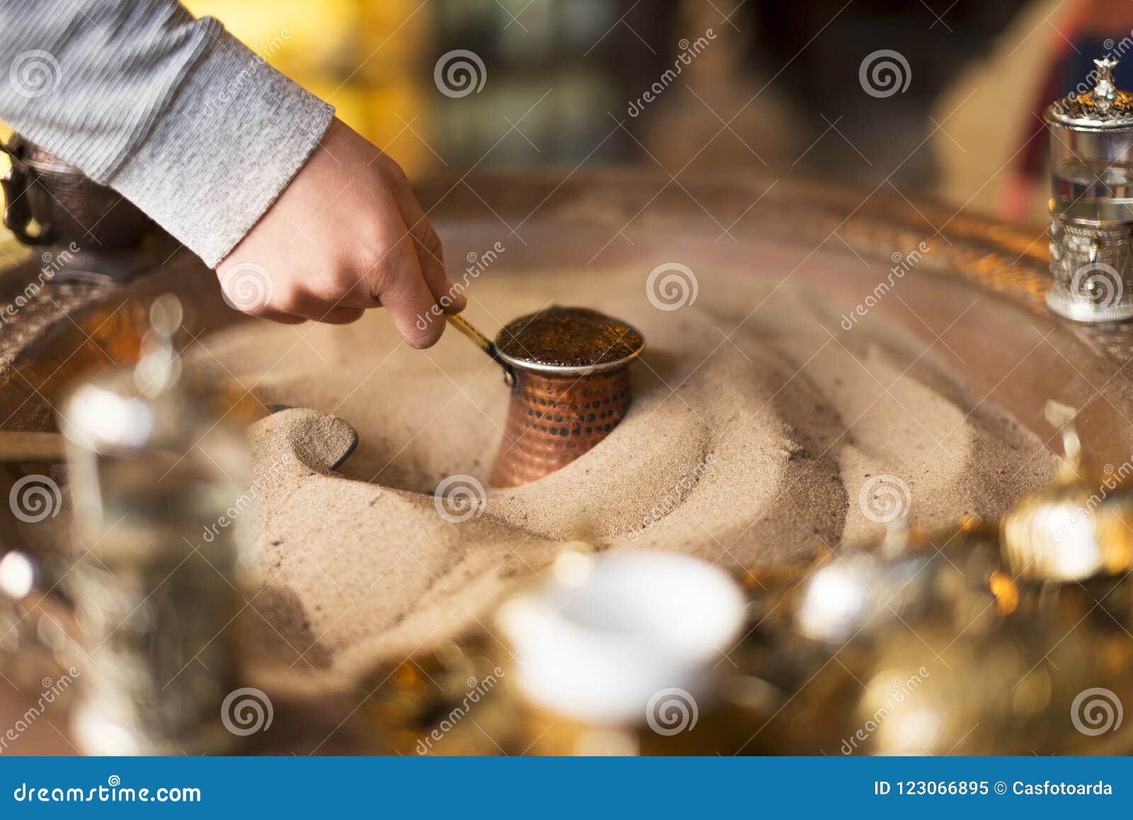 Cocinar El Café De La Arena Imagen de archivo - Imagen de arena, equipo ...