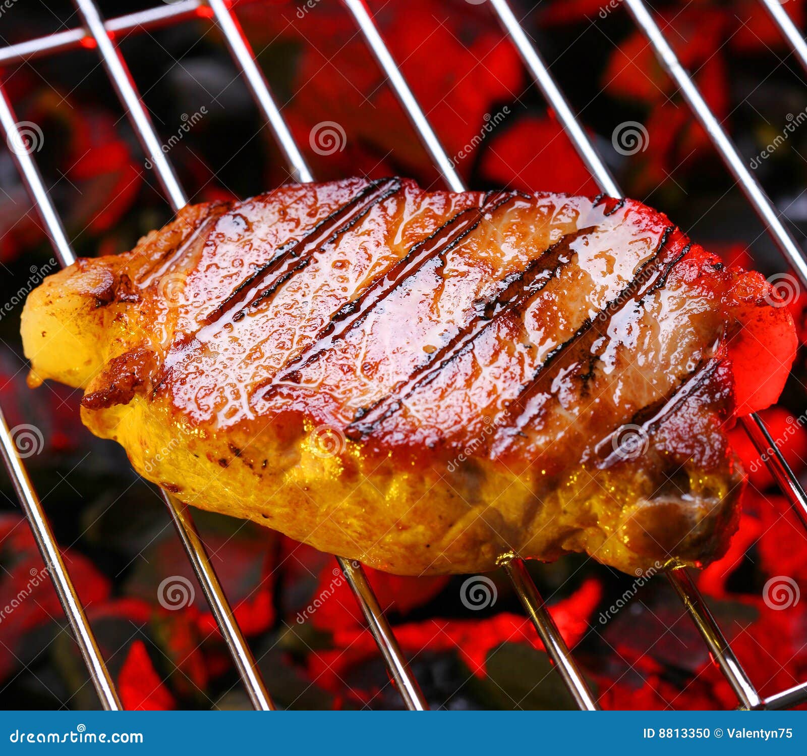 Cocinar El Filete En Parrilla Foto de archivo - Imagen de culinario ...
