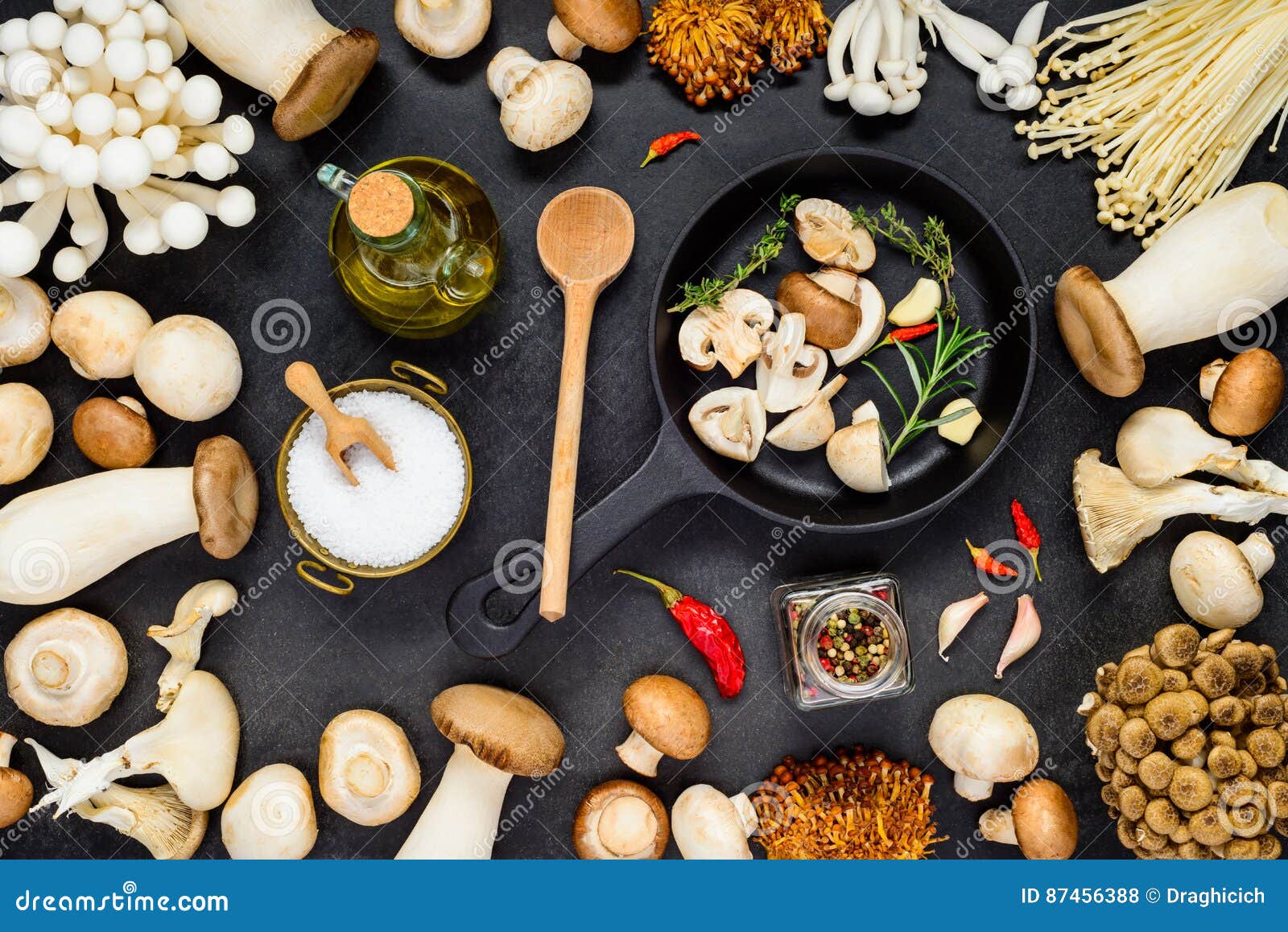 Cocinar La Comida Comestible De Las Setas Foto de archivo - Imagen de ...