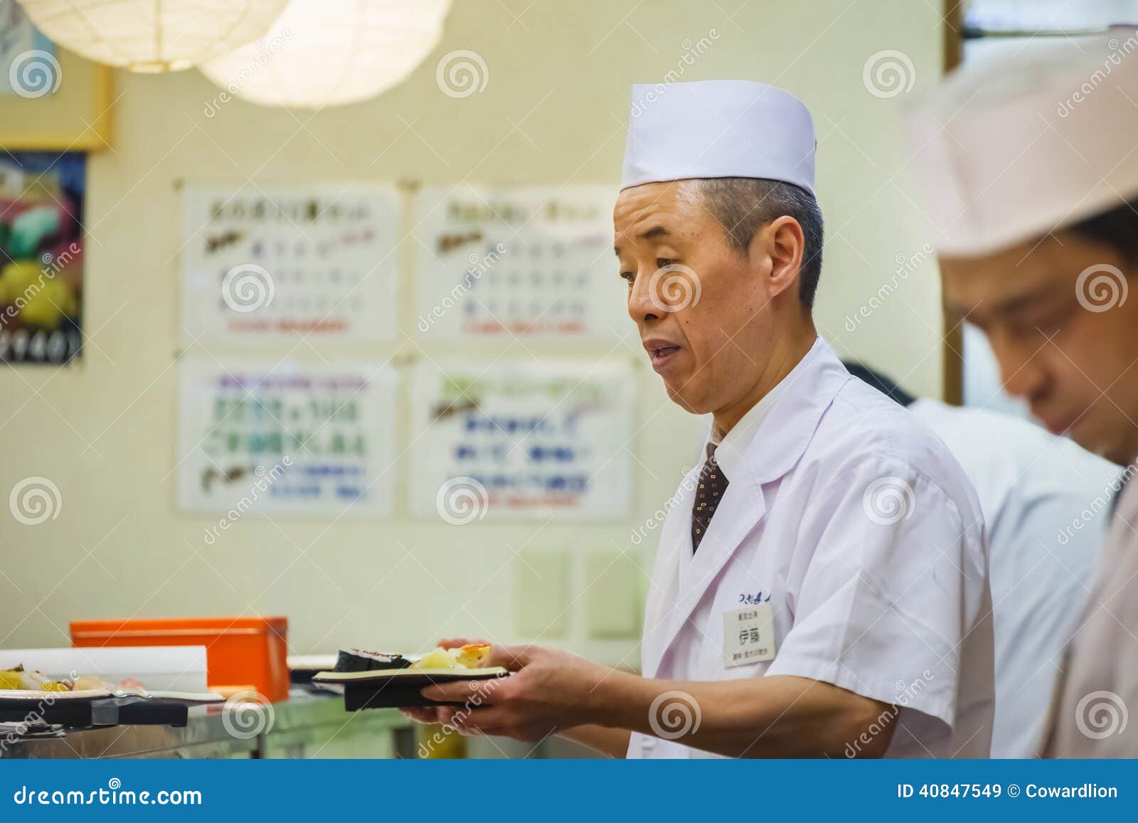 Cocinero de sushi japonés imagen de archivo editorial. Imagen de sushi ...