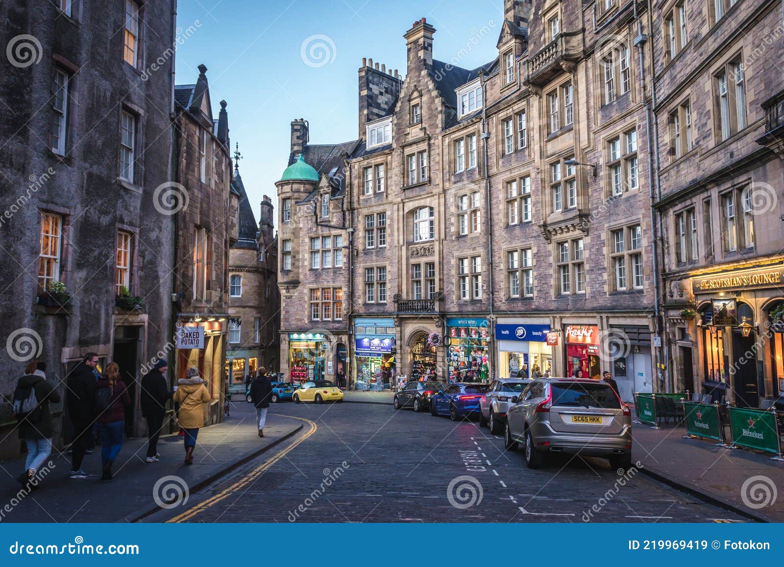 Cockburn Street En Edimburgo Escocia Imagen de archivo editorial ...