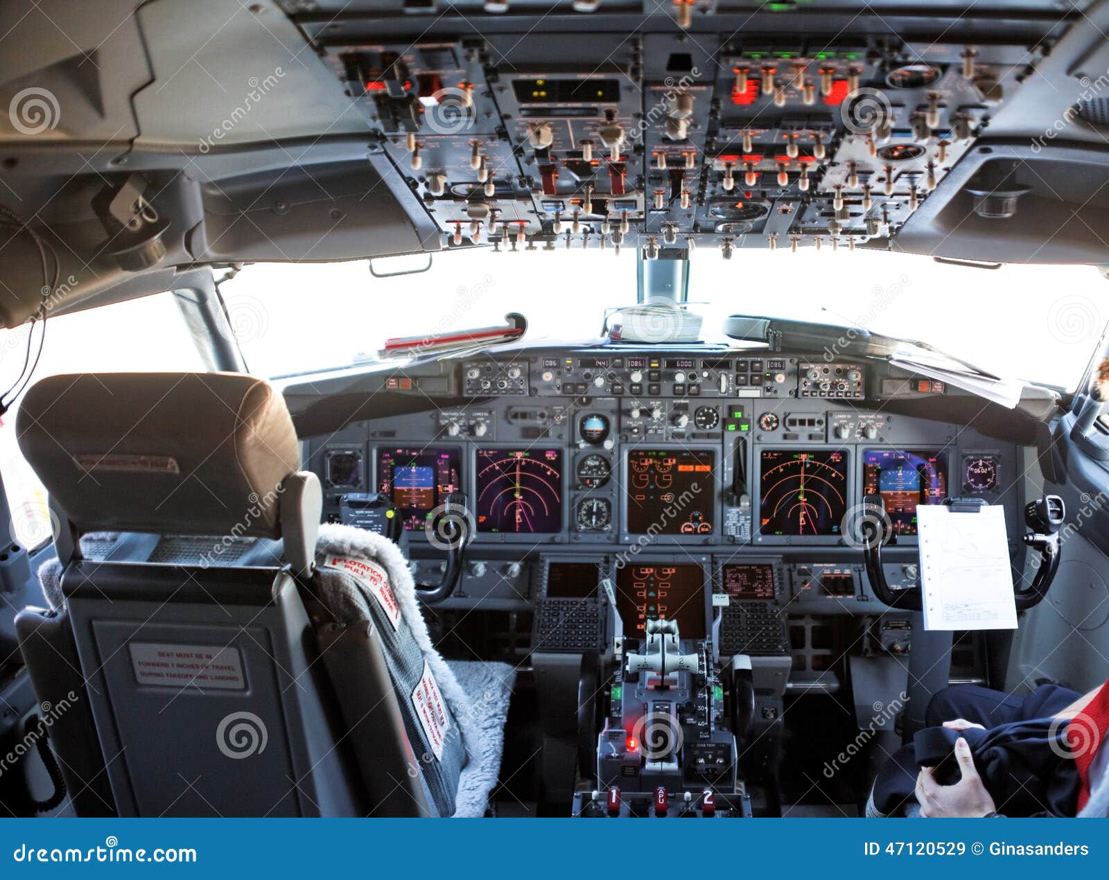 Cockpit av ett flygplan fotografering för bildbyråer. Bild av flyttbar ...