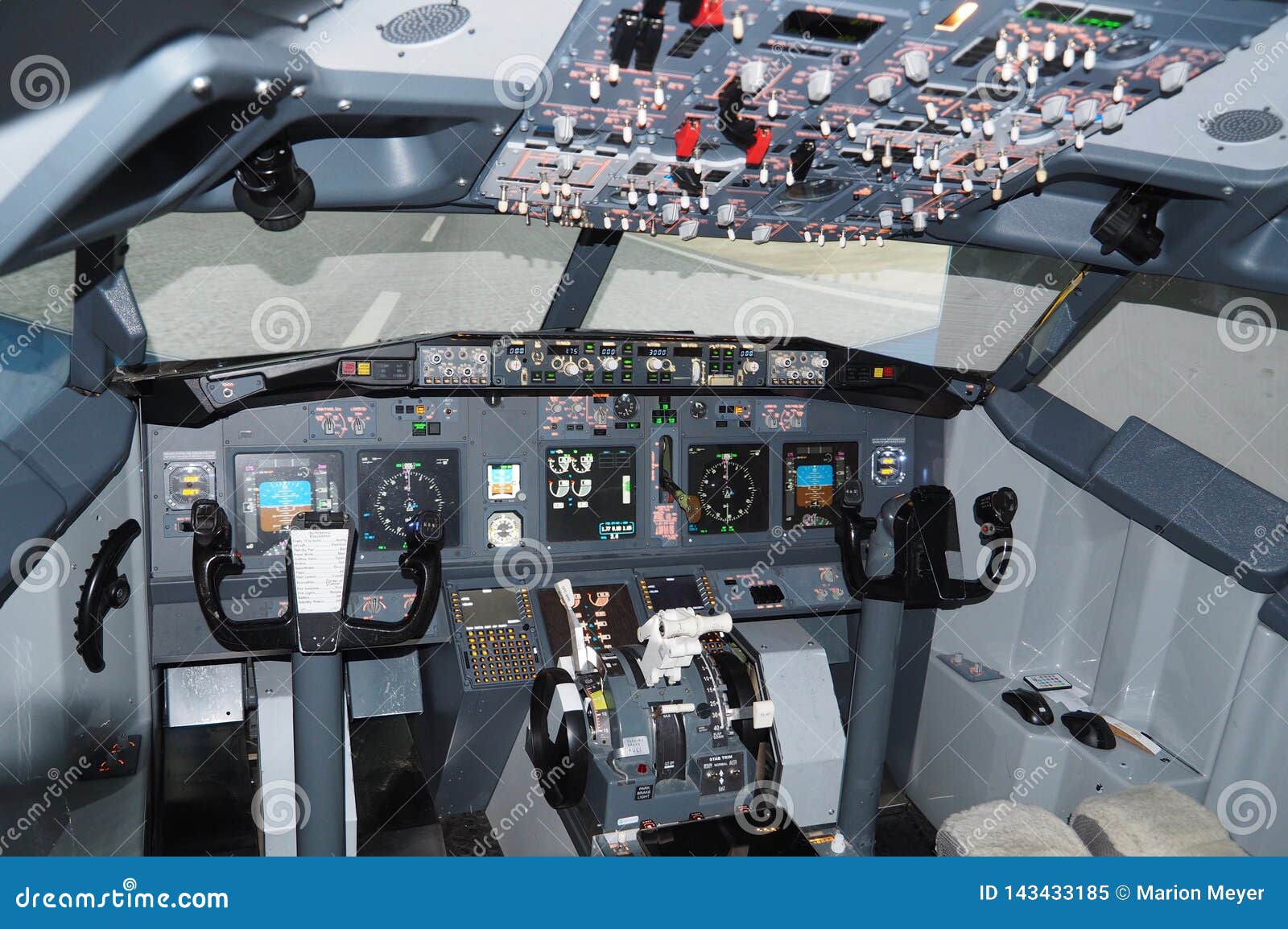 File:Cockpit Of Boeing 737 700 Flight Simulator In, 43% OFF