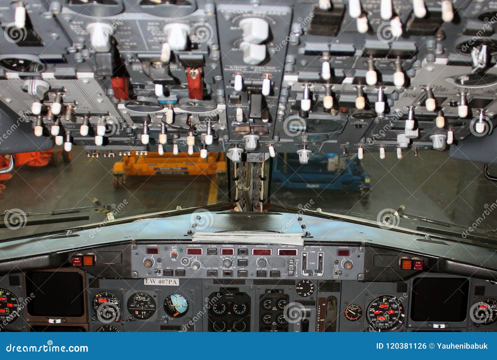 Cockpit Boeing 737-300 Belavia Airlines Stock Photo - Image of hera ...