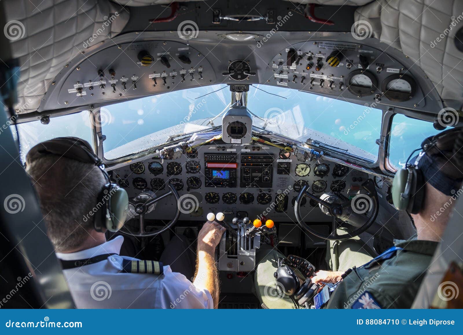 Cockpit with captain editorial image. Image of flightcrew - 88084710
