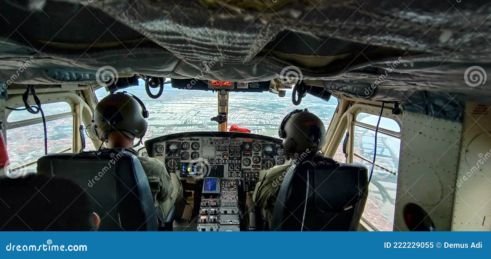 Cockpit Helicopter Bell 412 Stock Image - Image of screenshot, airplane ...