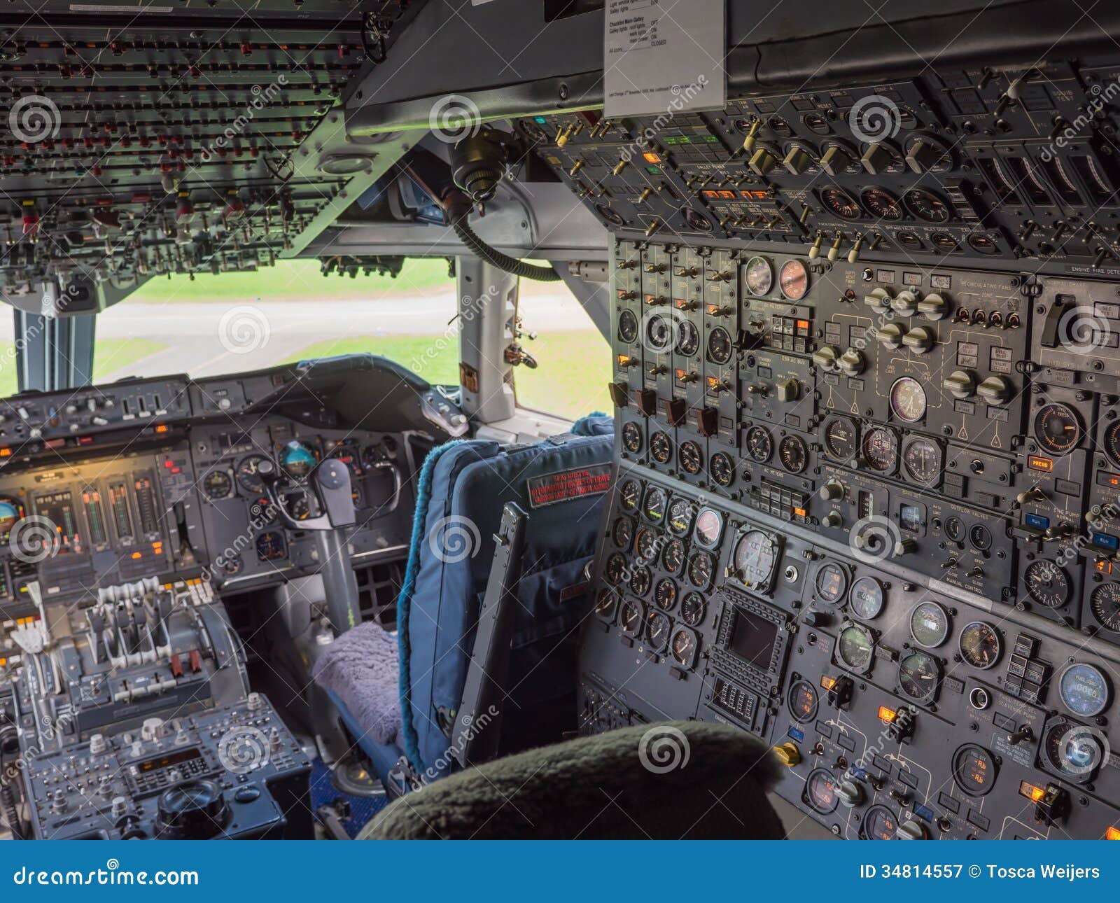 Cockpit of a jumbo jet stock image. Image of instrumentation - 34814557
