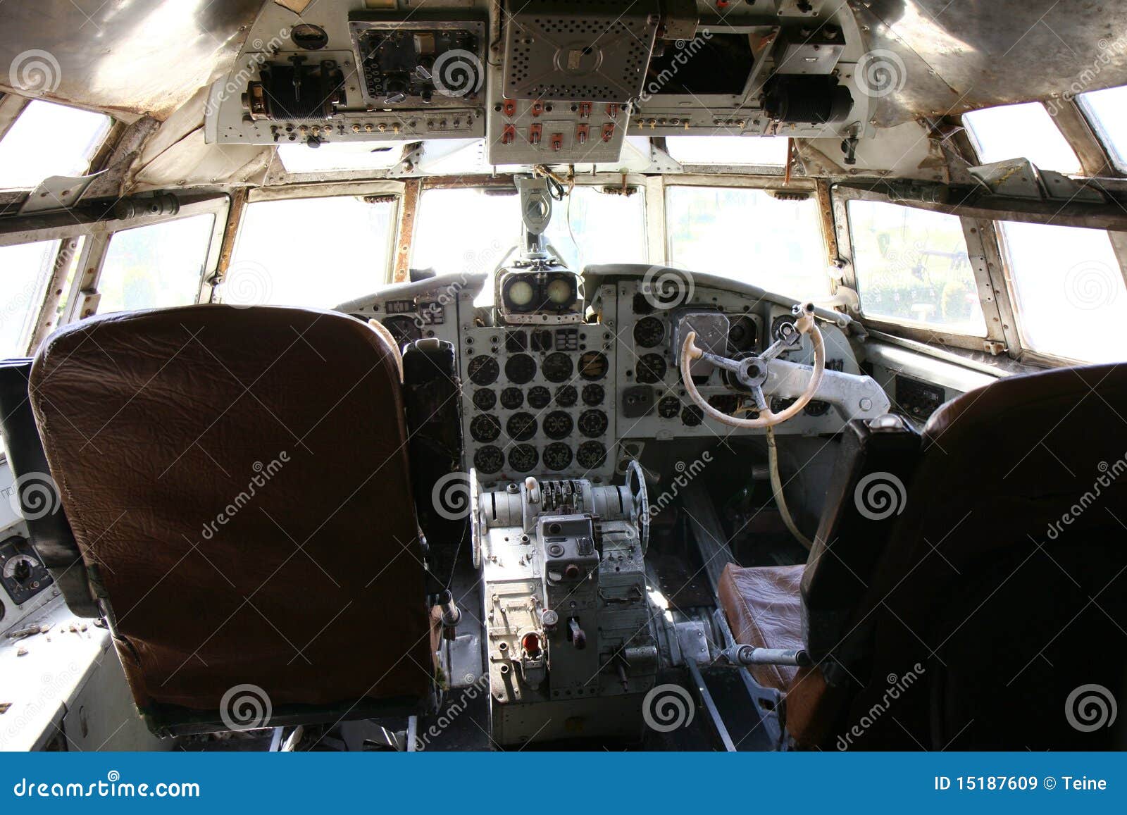 Cockpit of an old airplane stock image. Image of panel - 15187609