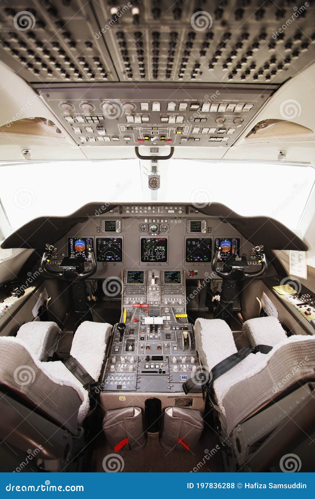 Cockpit of a Private Airplane Stock Photo - Image of transport, cockpit ...