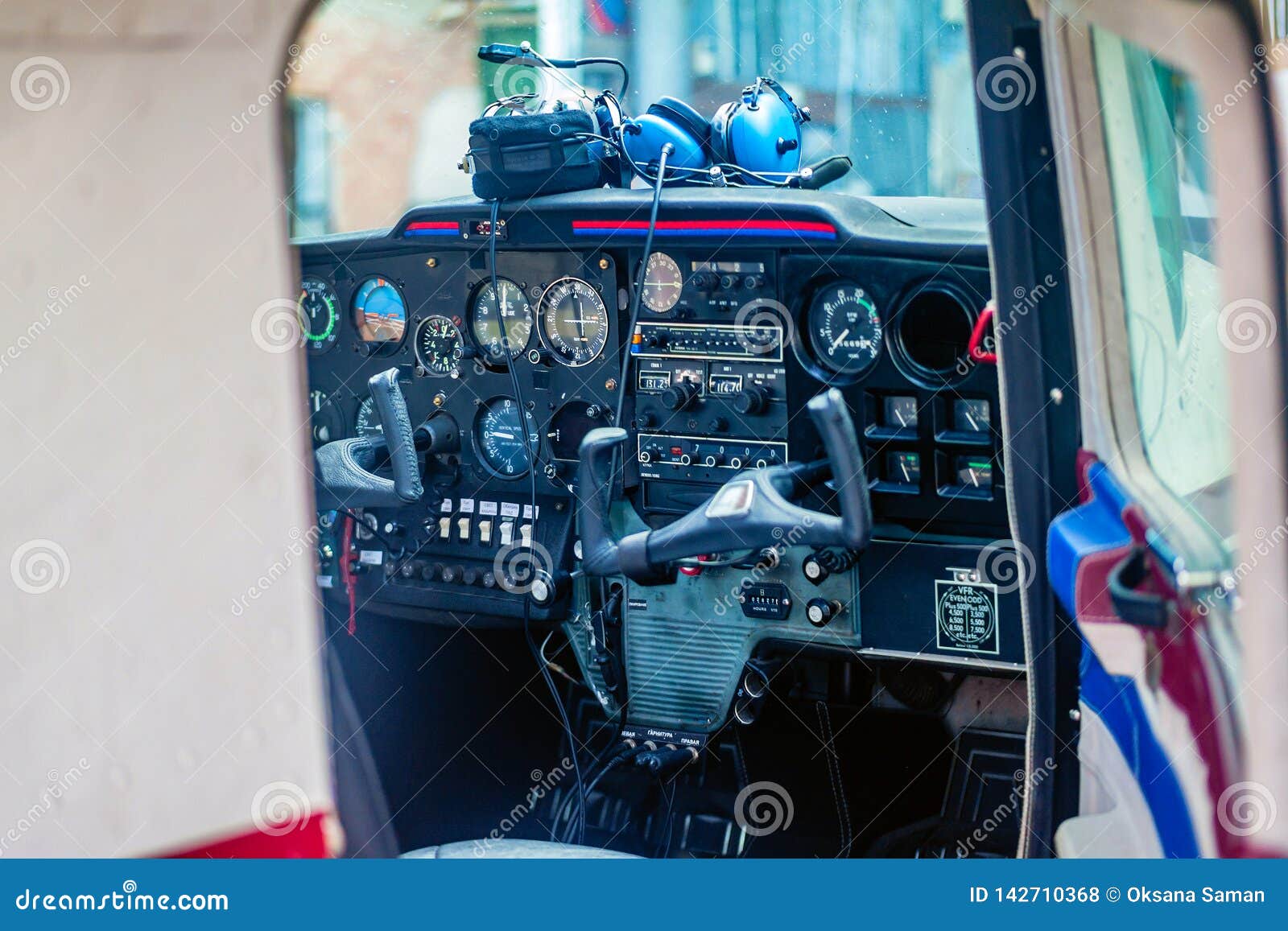 Cockpit of a Small Aircraft Stock Photo - Image of green, dashboard ...