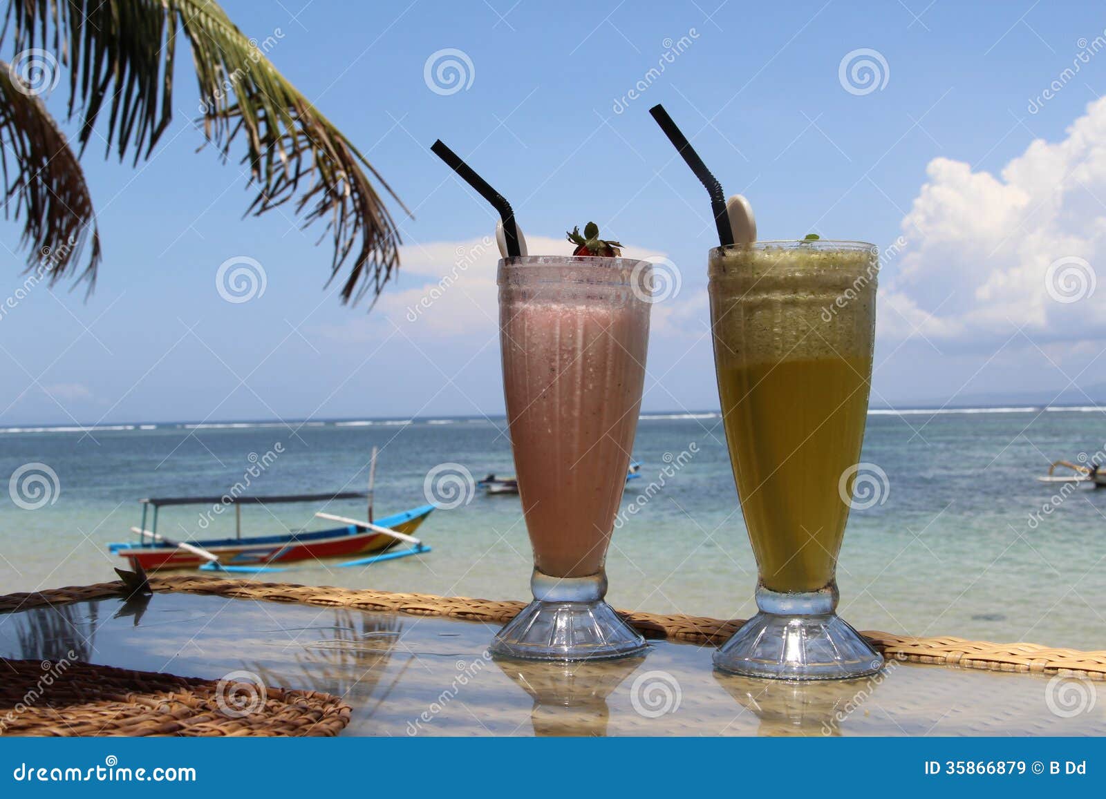 Cocktail Auf Einem Strand in Bali Stockbild - Bild von rüber, cocktails ...