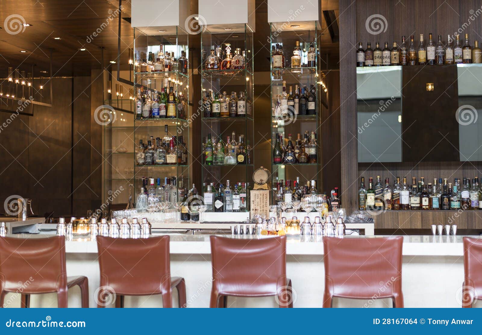 Cocktail Bar editorial stock image. Image of alcohol - 28167064