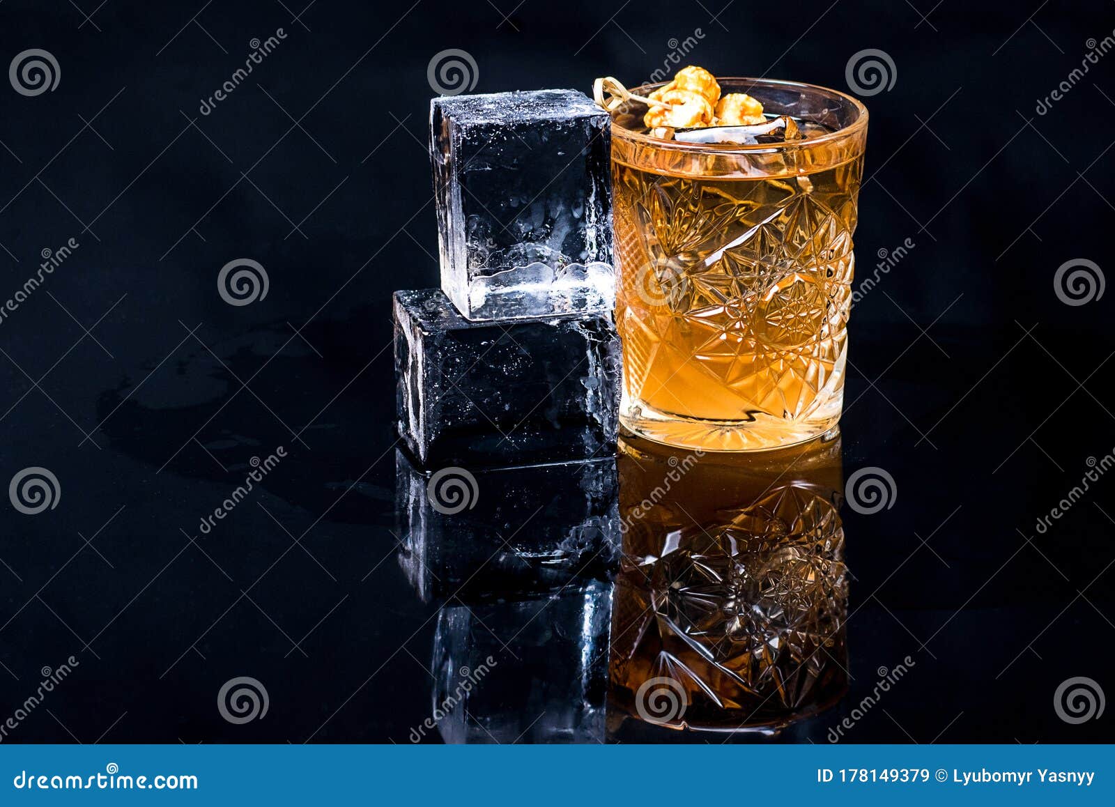Cocktail on a Dark Background Stock Image - Image of decoration, bubbly ...