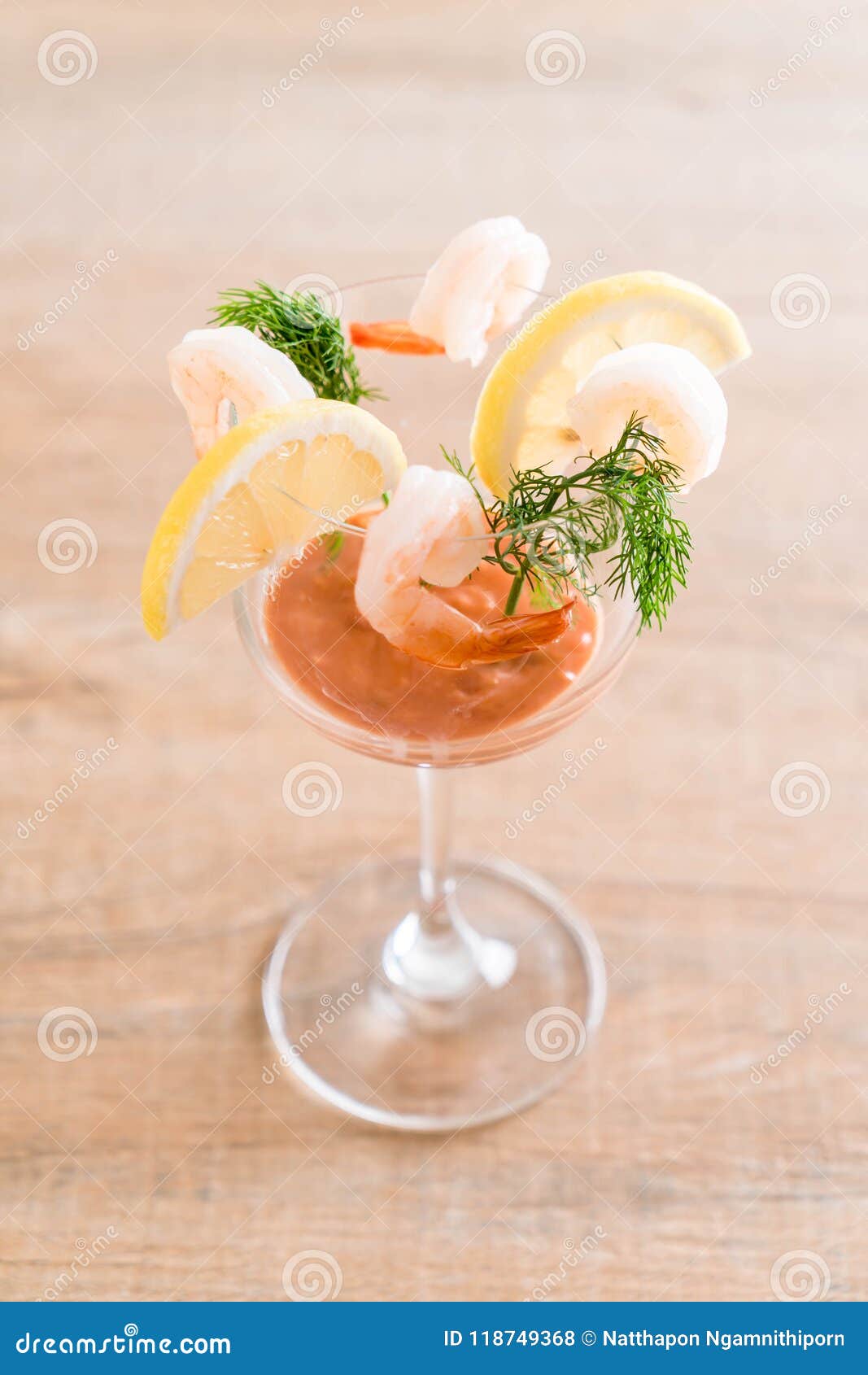 Cocktail De Crevette Avec De La Sauce Photo stock - Image du horizontal ...