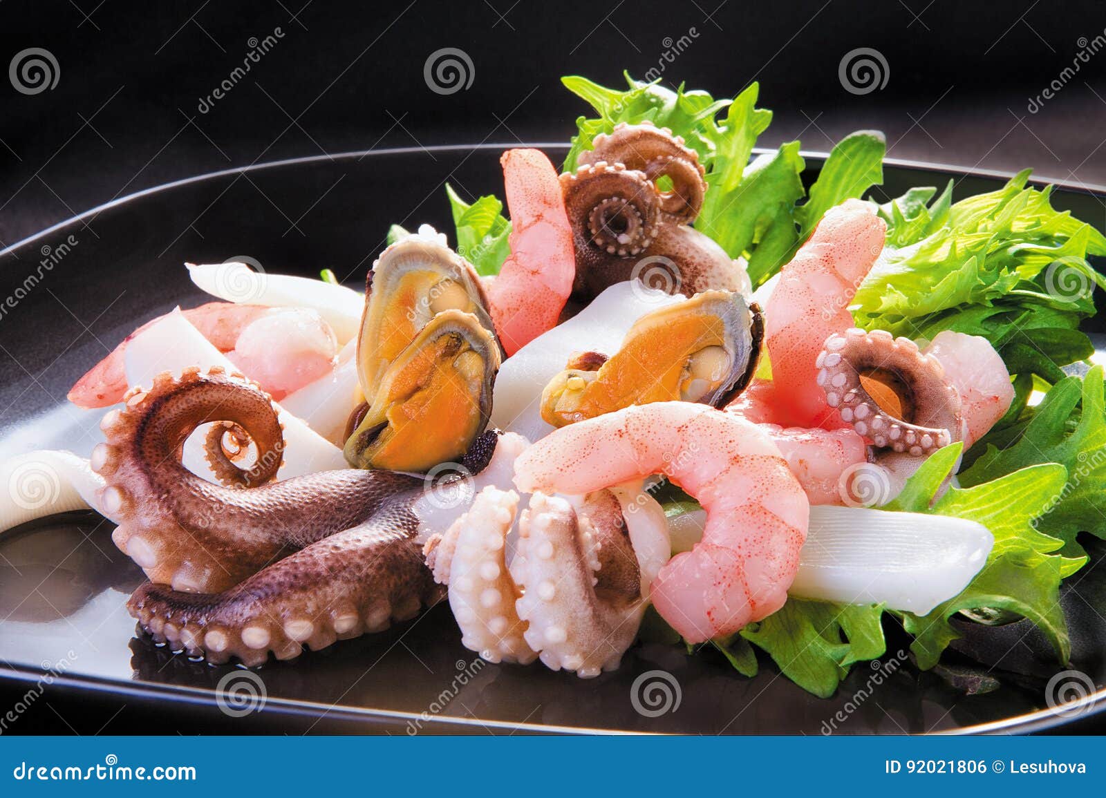 Cocktail de fruits de mer photo stock. Image du couleur - 92021806