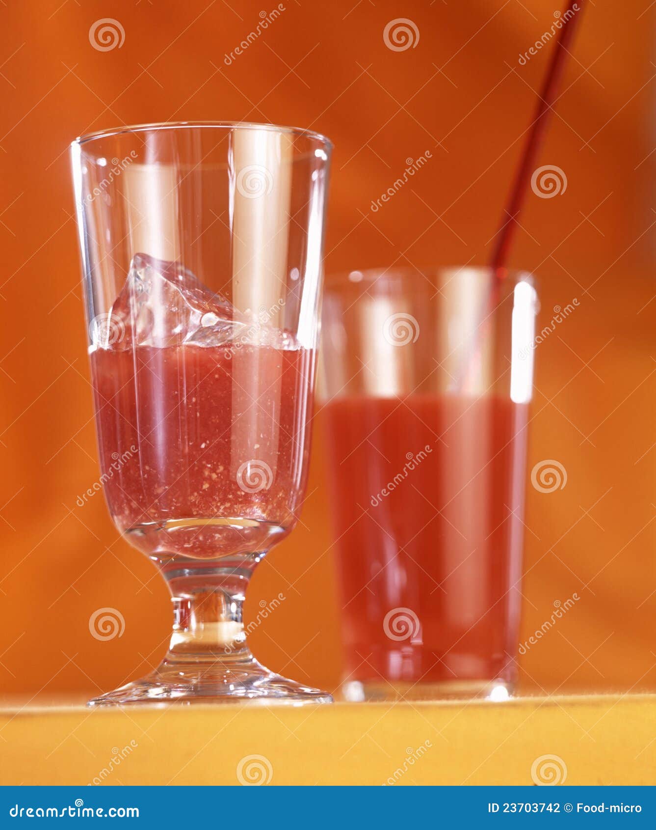 Cocktail De Pamplemousse-tomate Photo stock - Image du cube, tomate ...