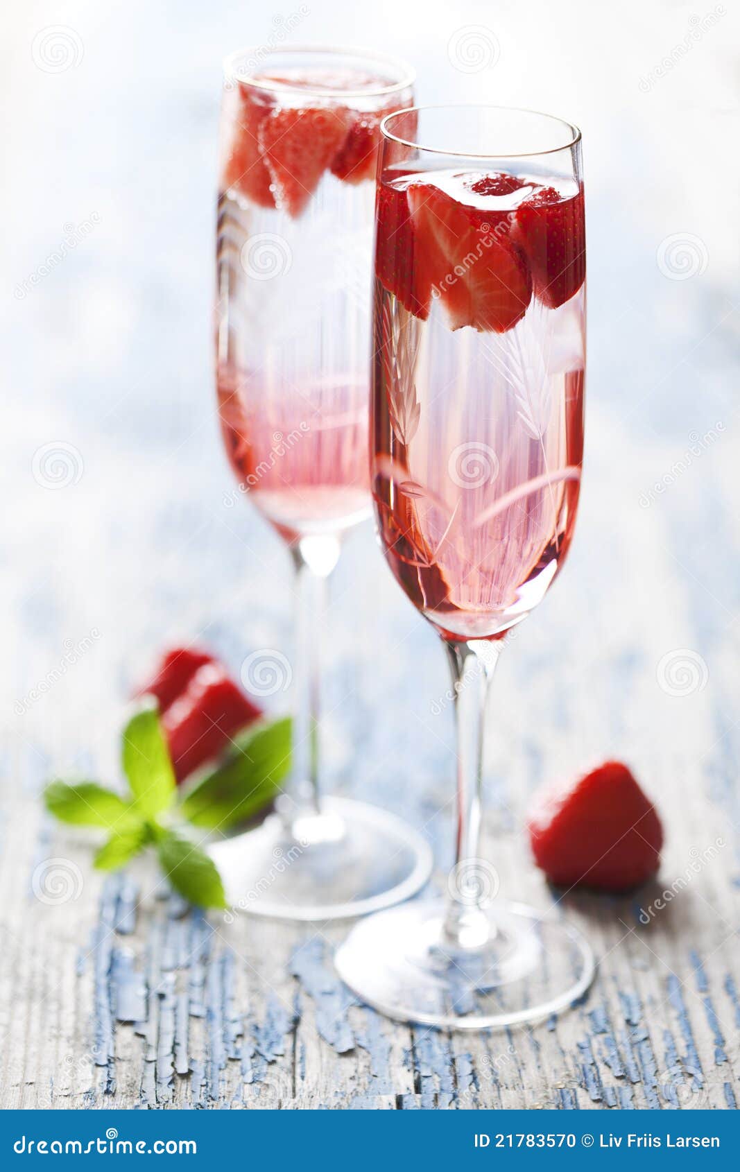 Cocktail Del Champagne Della Fragola Fotografia Stock - Immagine di ...